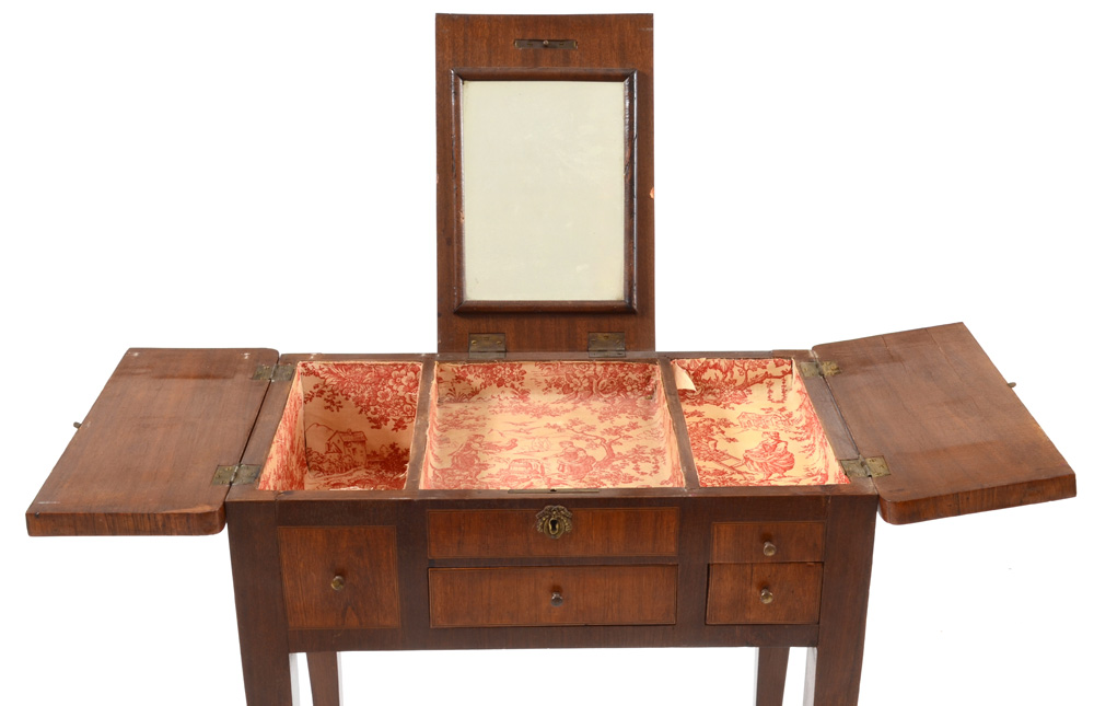 Antique "Beau Brummel" Style Mahogany Lift Top Dressing Table | EBTH