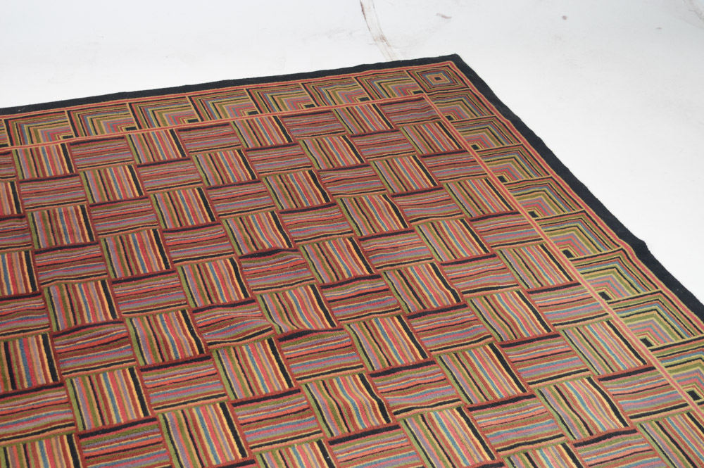 Hooked Area Rug in Geometric Pattern | EBTH