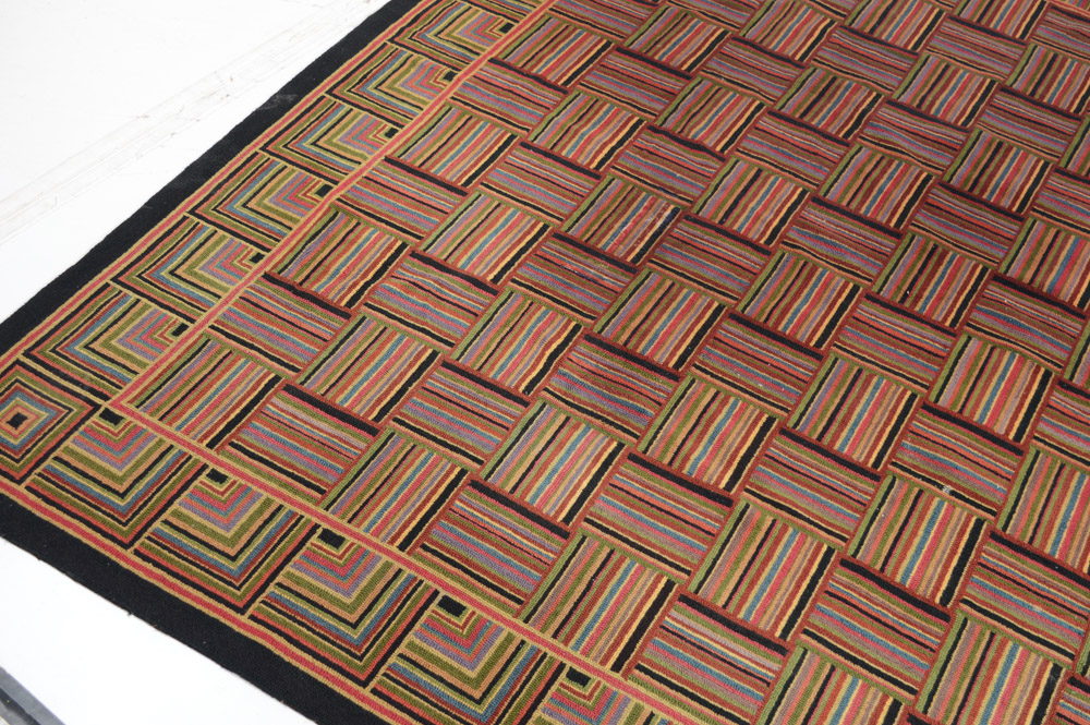 Hooked Area Rug in Geometric Pattern | EBTH