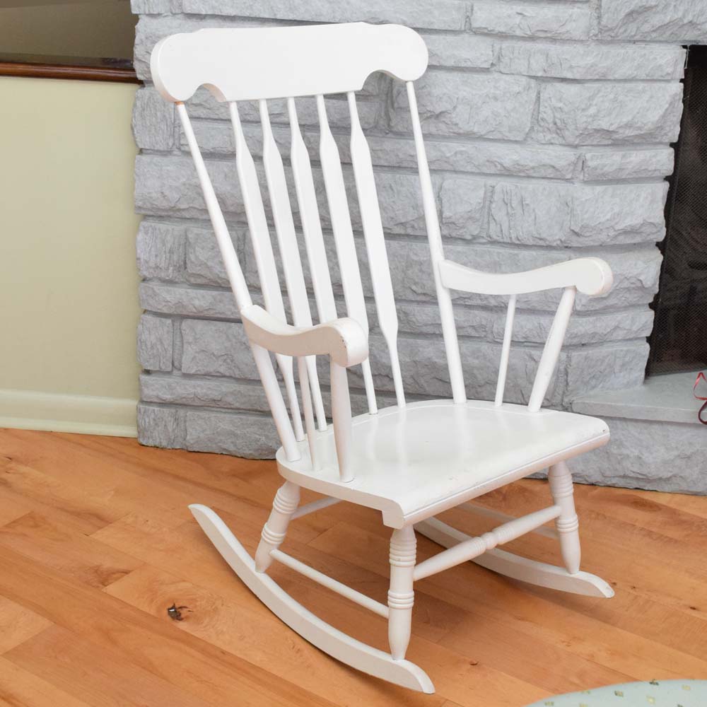 Colonial Style Painted Rocking Chair | EBTH