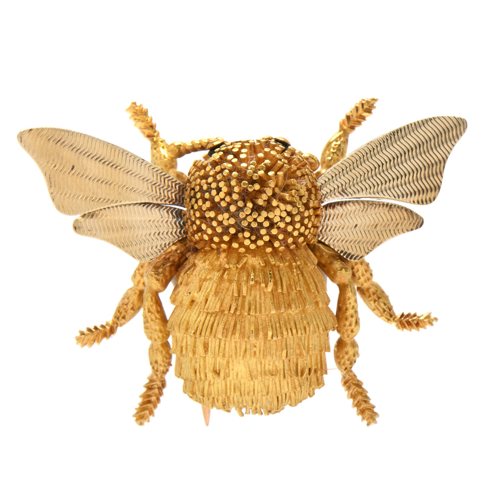 Hermès 18K Yellow Gold Onyx Figural Bee Fur Clip Brooch | EBTH
