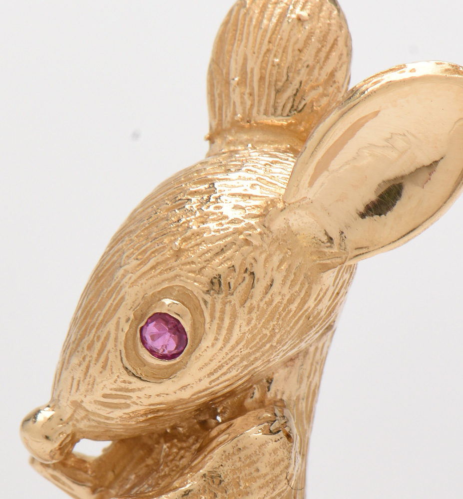 Vintage 14K Yellow Gold Mouse Brooch with a Ruby Eye | EBTH