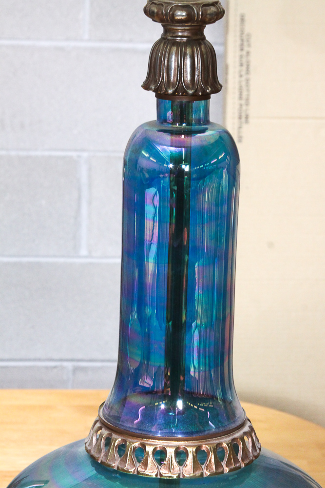 Iridescent Blue Glass Urn Table Lamp | EBTH