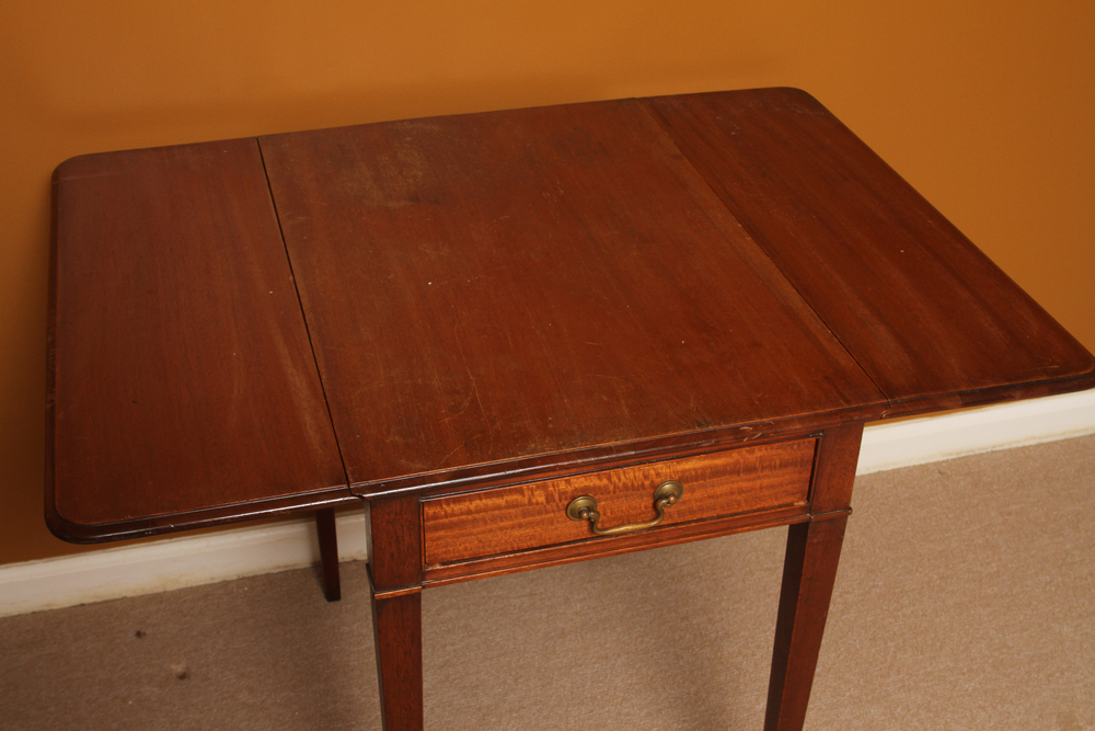 Vintage Federal Style Side Table | EBTH