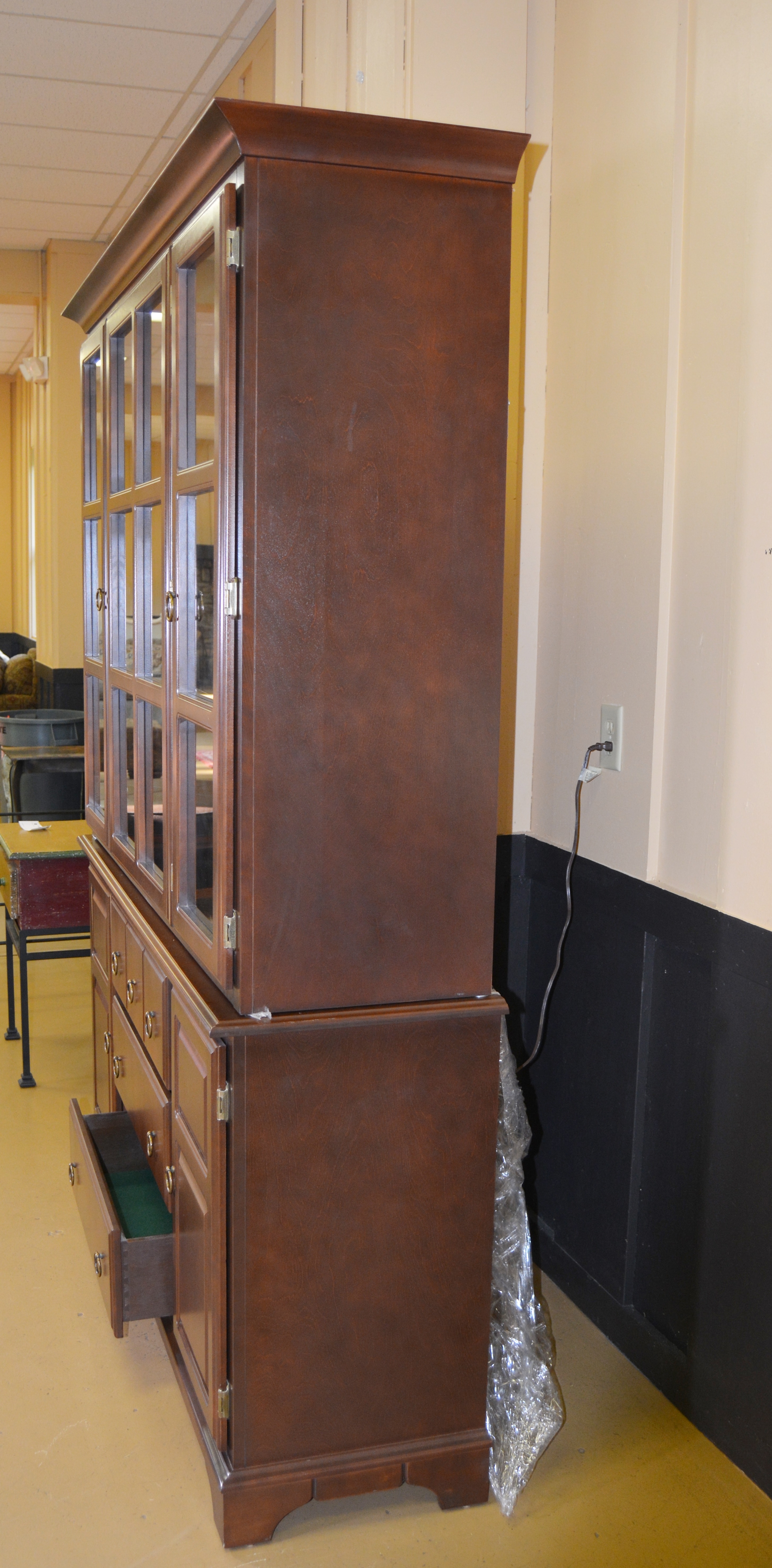 China Cabinet by Bermex Interntional | EBTH