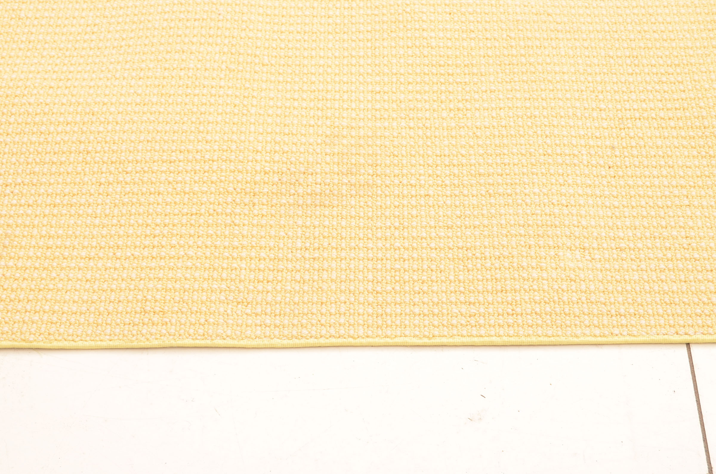 Neutral Pale Yellow Area Rug | EBTH