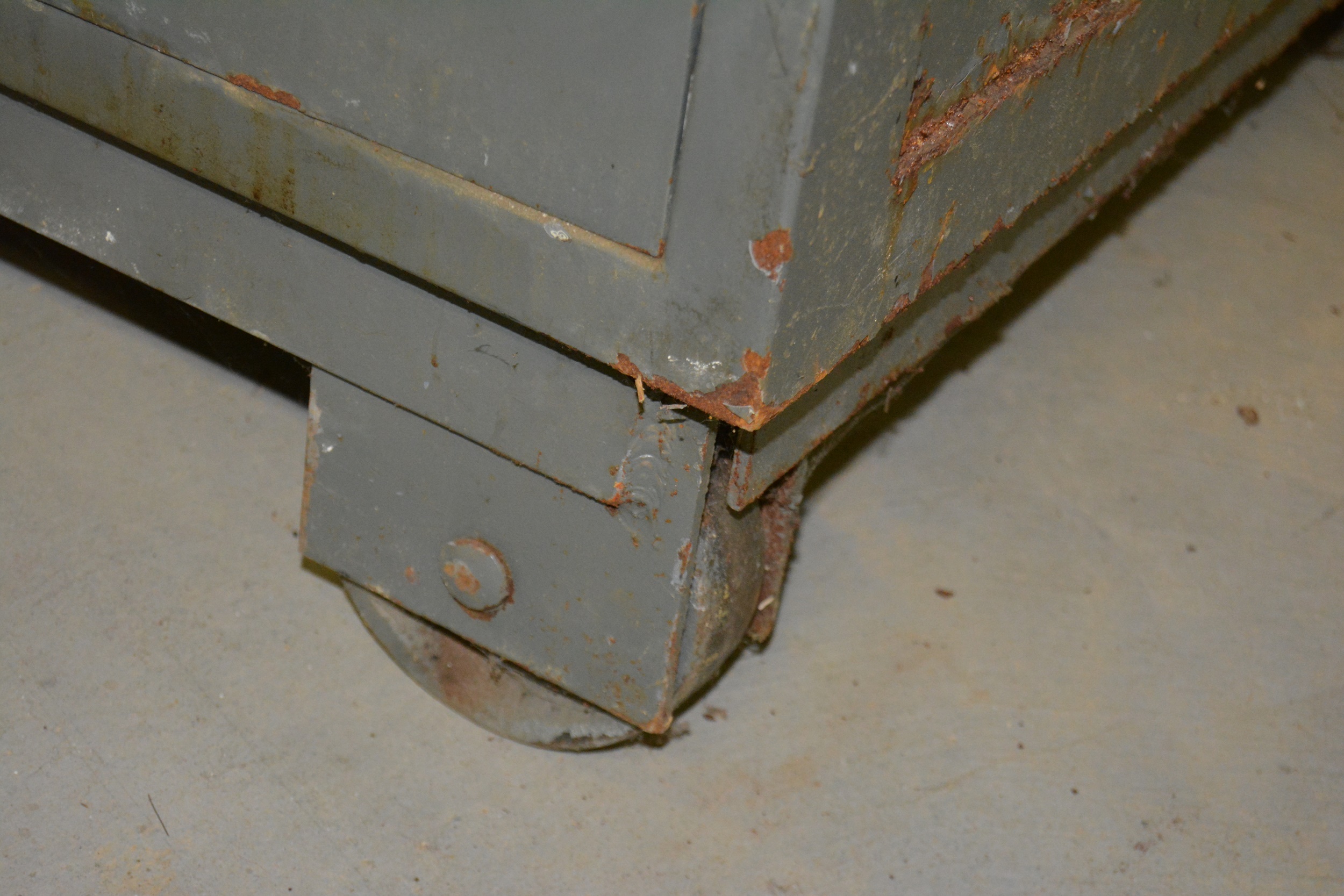 Vintage Mosler BP-280 Relocking Wheeled Safe | EBTH