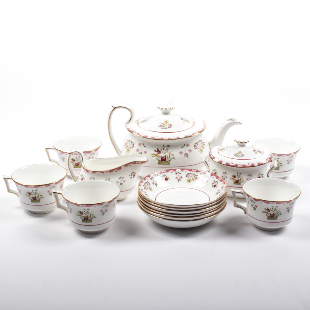 Wedgwood Williamsburg "Bianca" Tea Service | EBTH