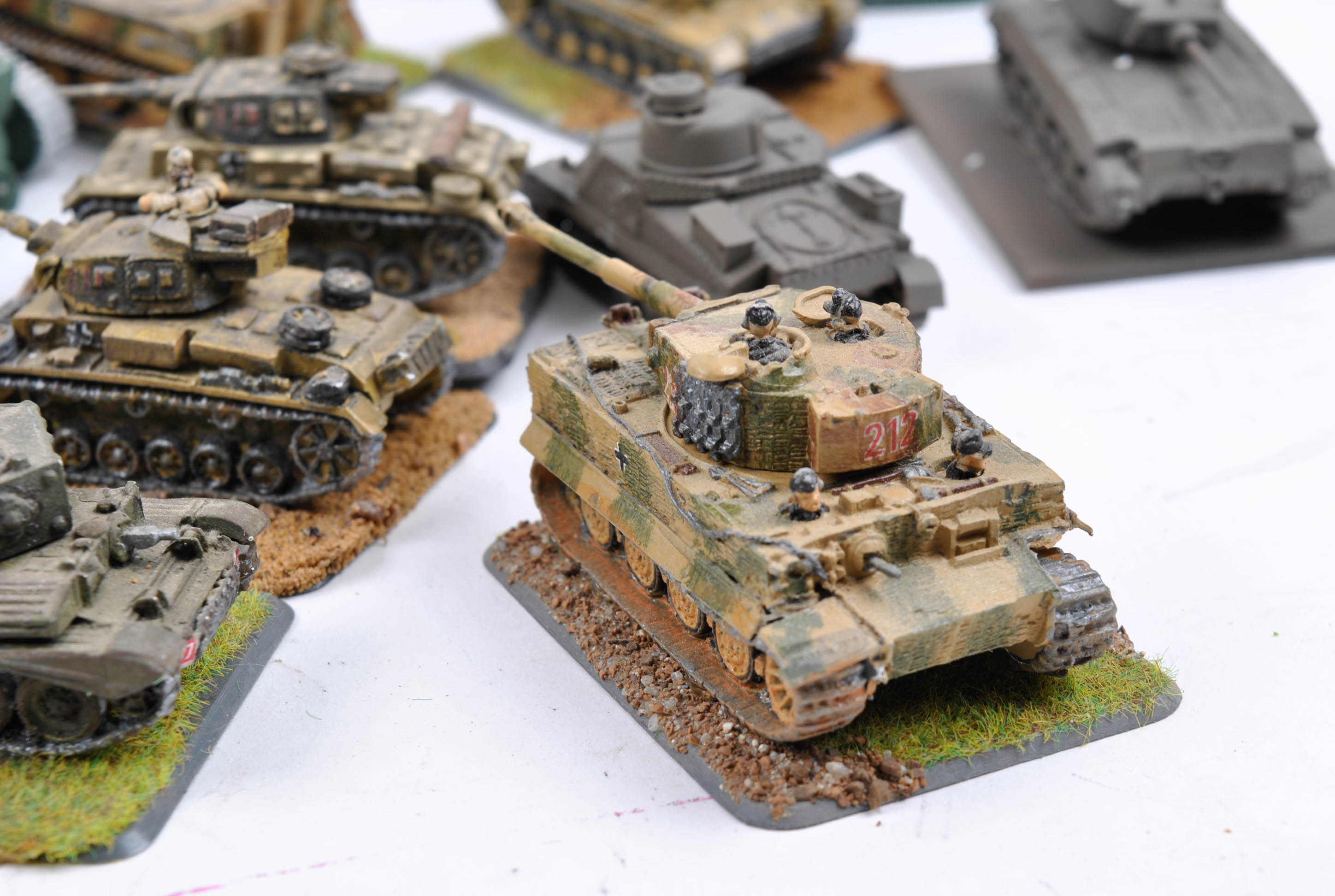 Miniature Metal Tanks Including People and Bases | EBTH
