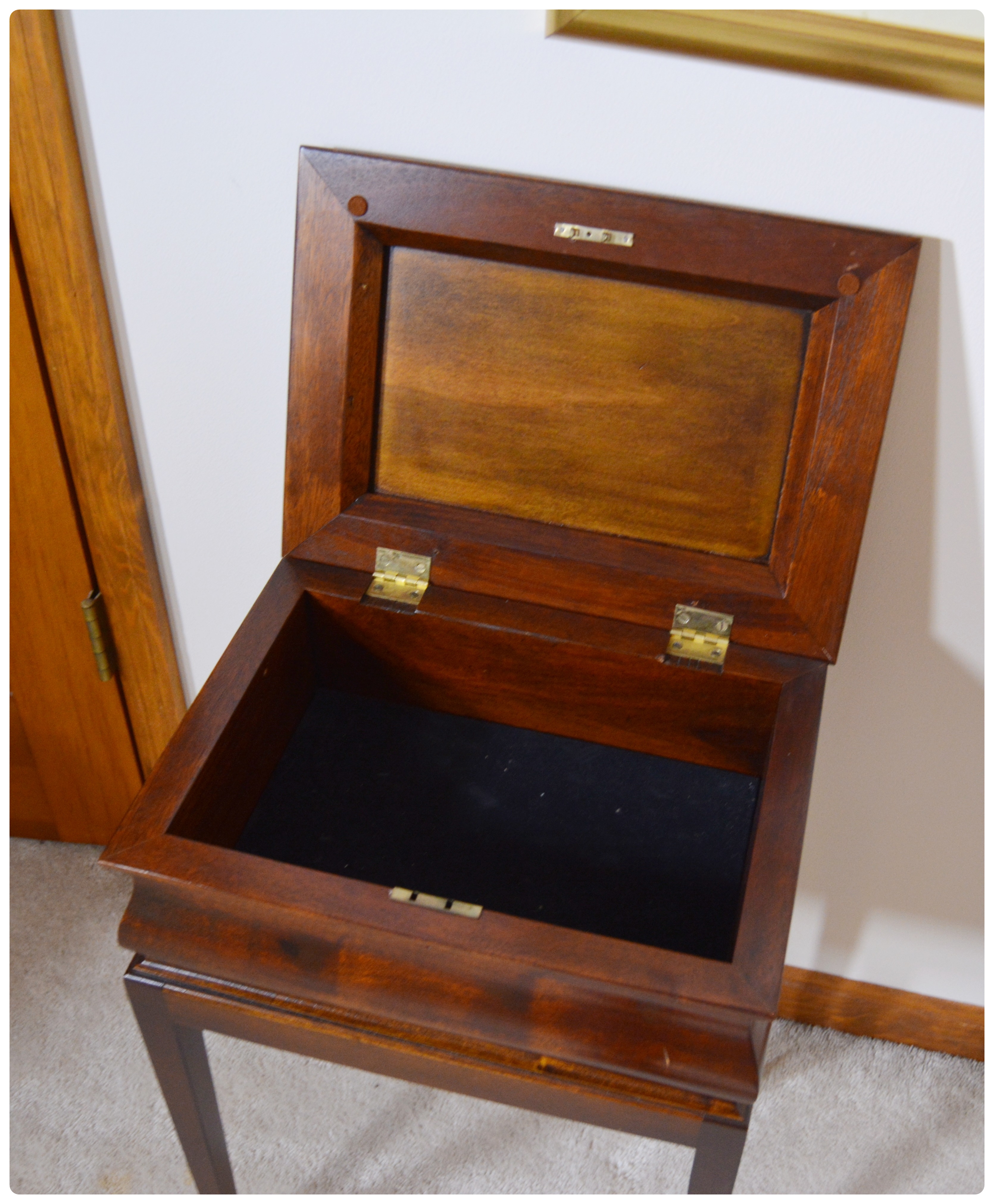Mahogany Hinged Box Accent Table | EBTH