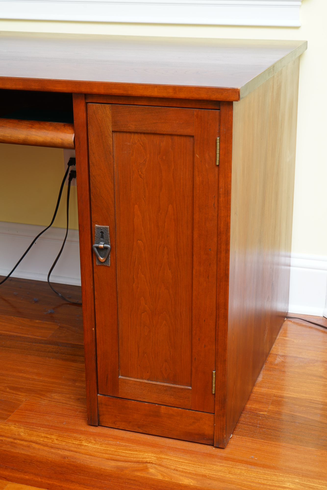 Stickley Computer Desk and Chair | EBTH