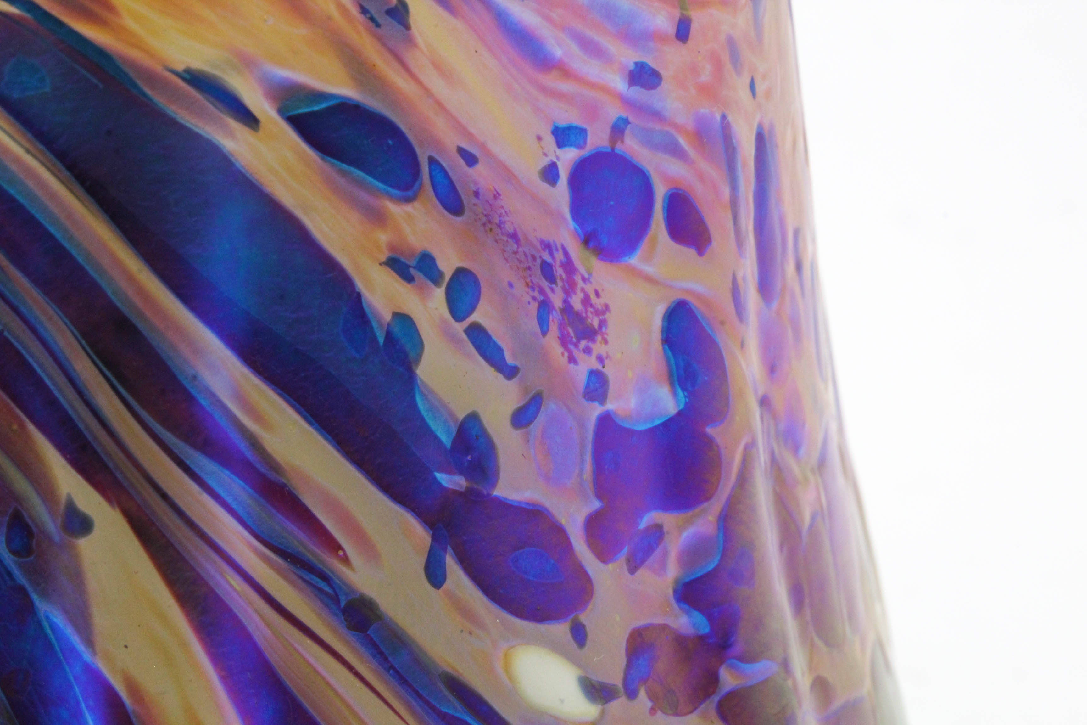 Tom Michael Blown Art Glass Vase | EBTH