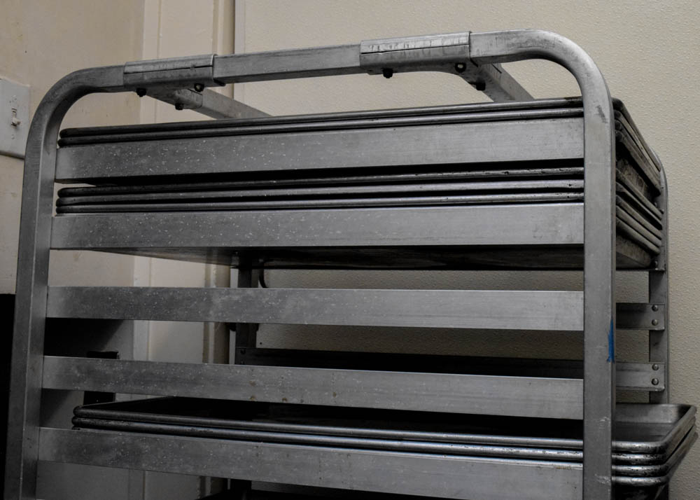 Commercial Rolling Racks and Sheet Pans | EBTH