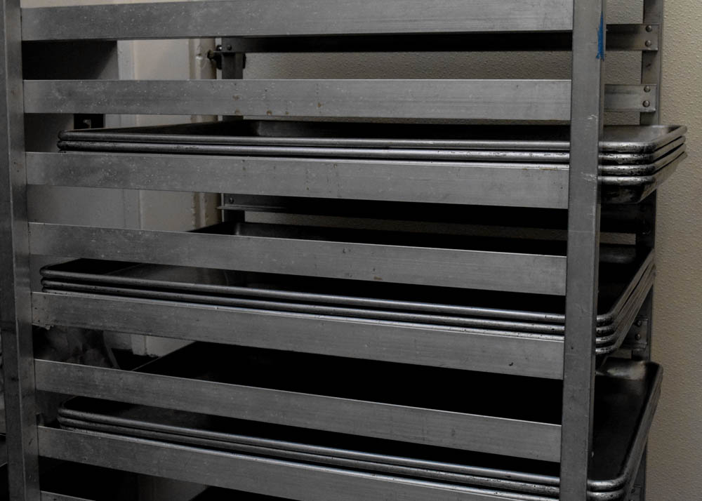 Commercial Rolling Racks and Sheet Pans | EBTH