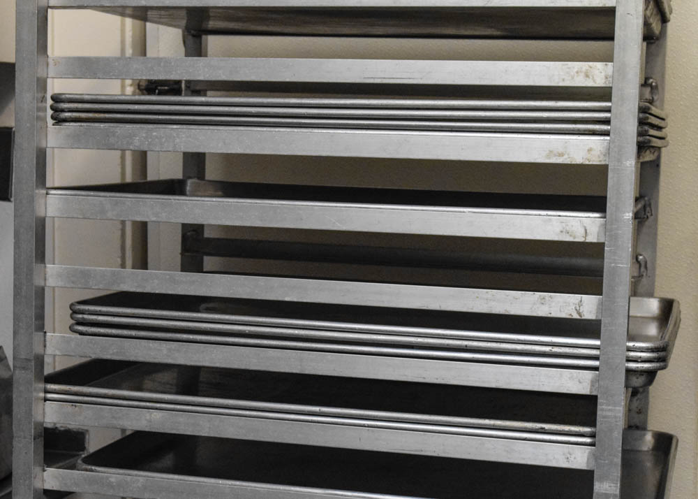 Commercial Rolling Racks and Sheet Pans | EBTH