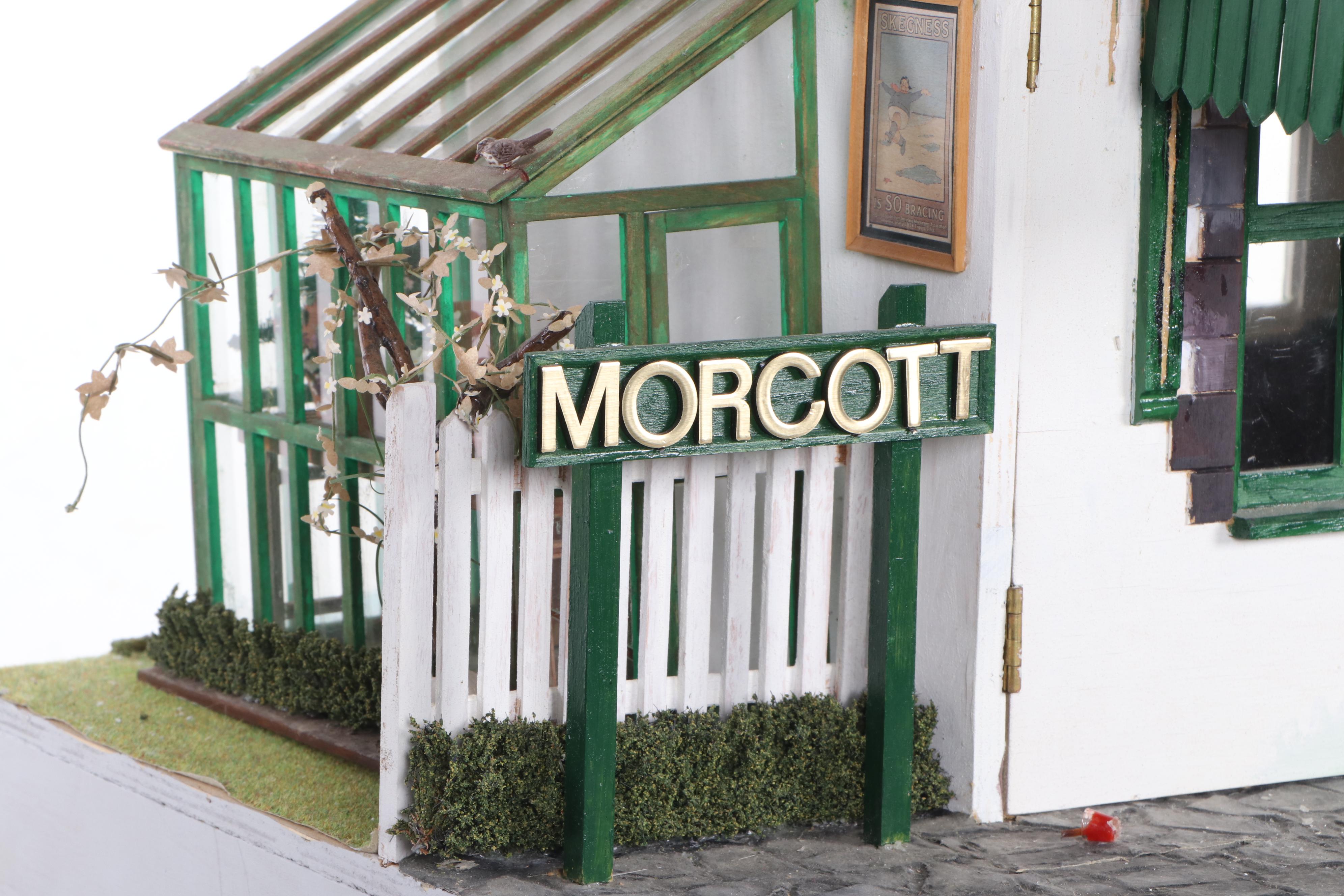 Morcott London Railway Station Dollhouse with Miniatures | EBTH