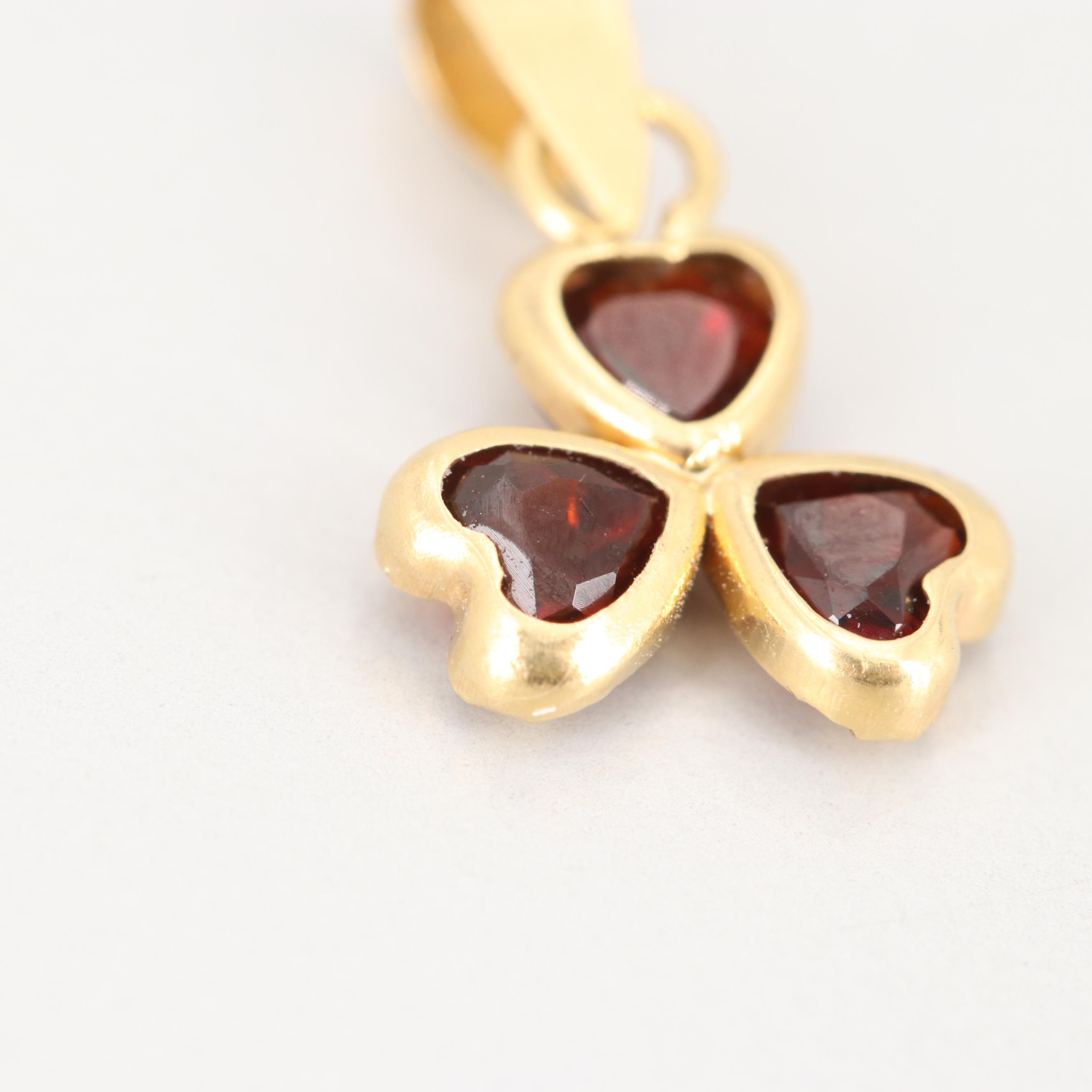 18K Yellow Gold Garnet Trefoil Pendant | EBTH