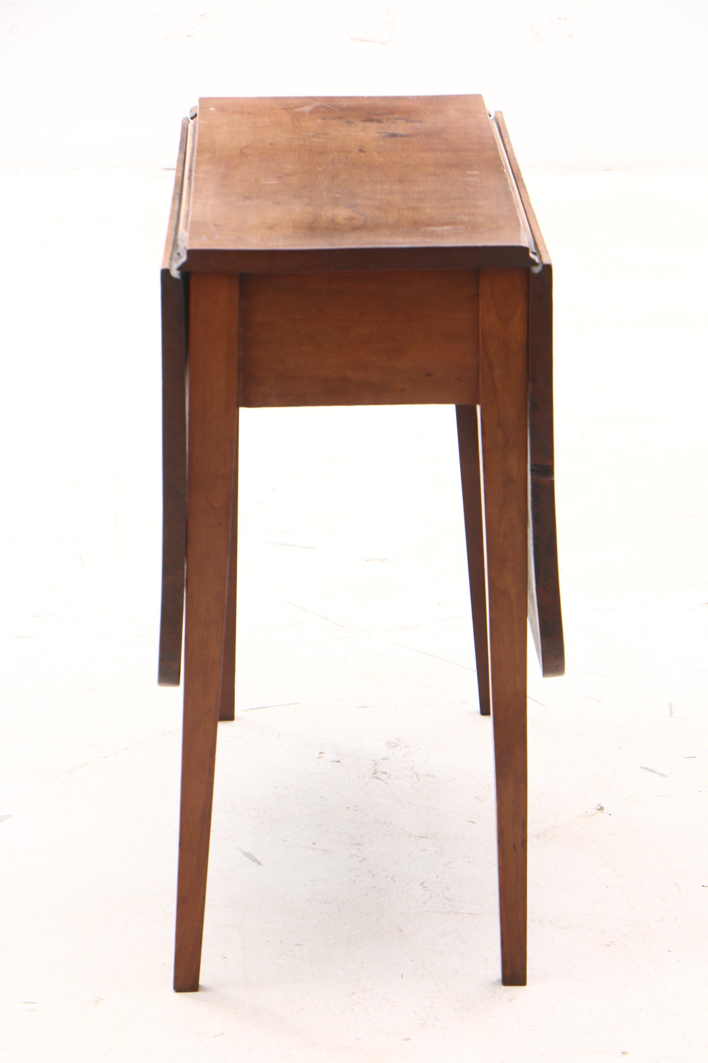 Federal Cherry Drop Leaf Table Early 1900's | EBTH