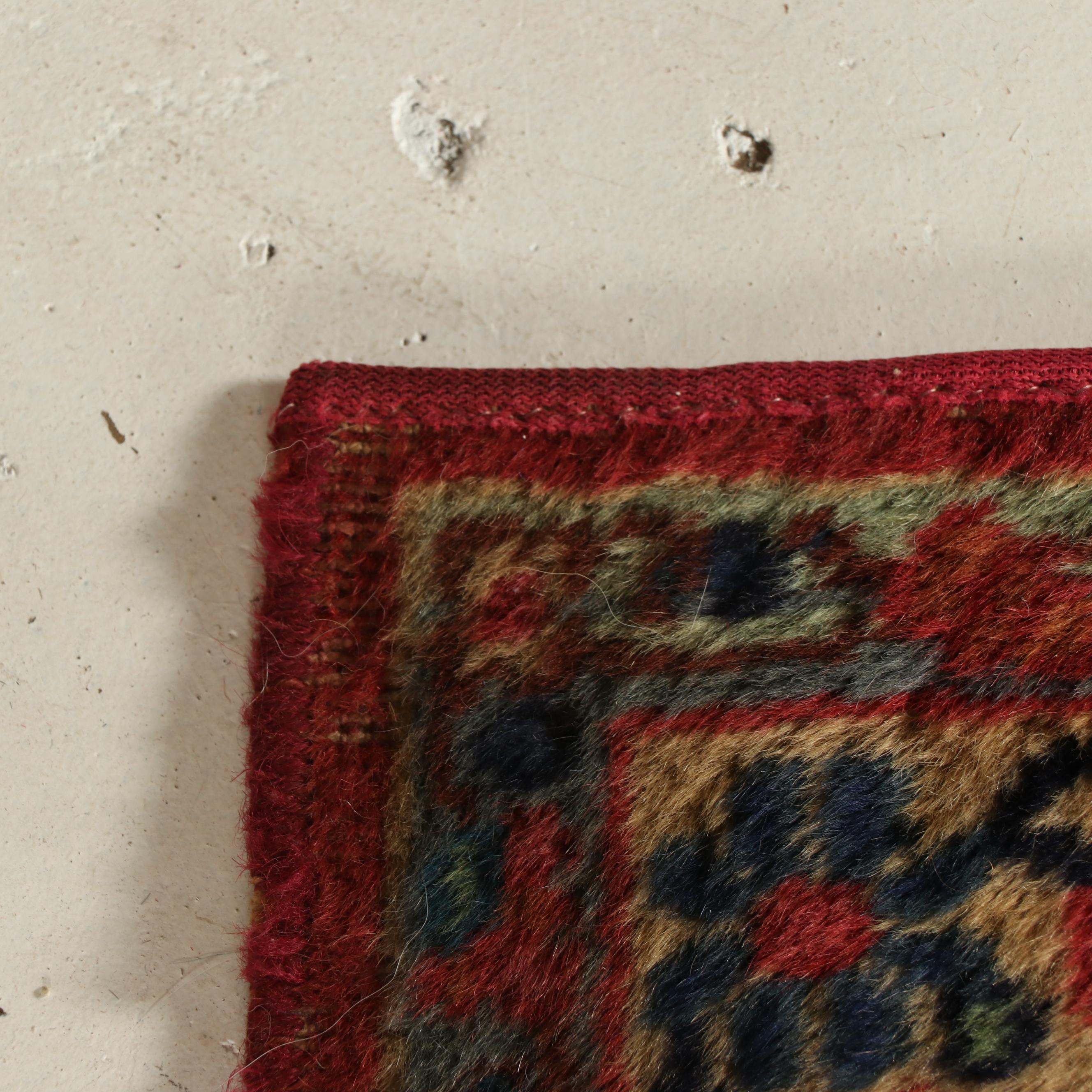 Machine Made Persian Style Wool Rug | EBTH