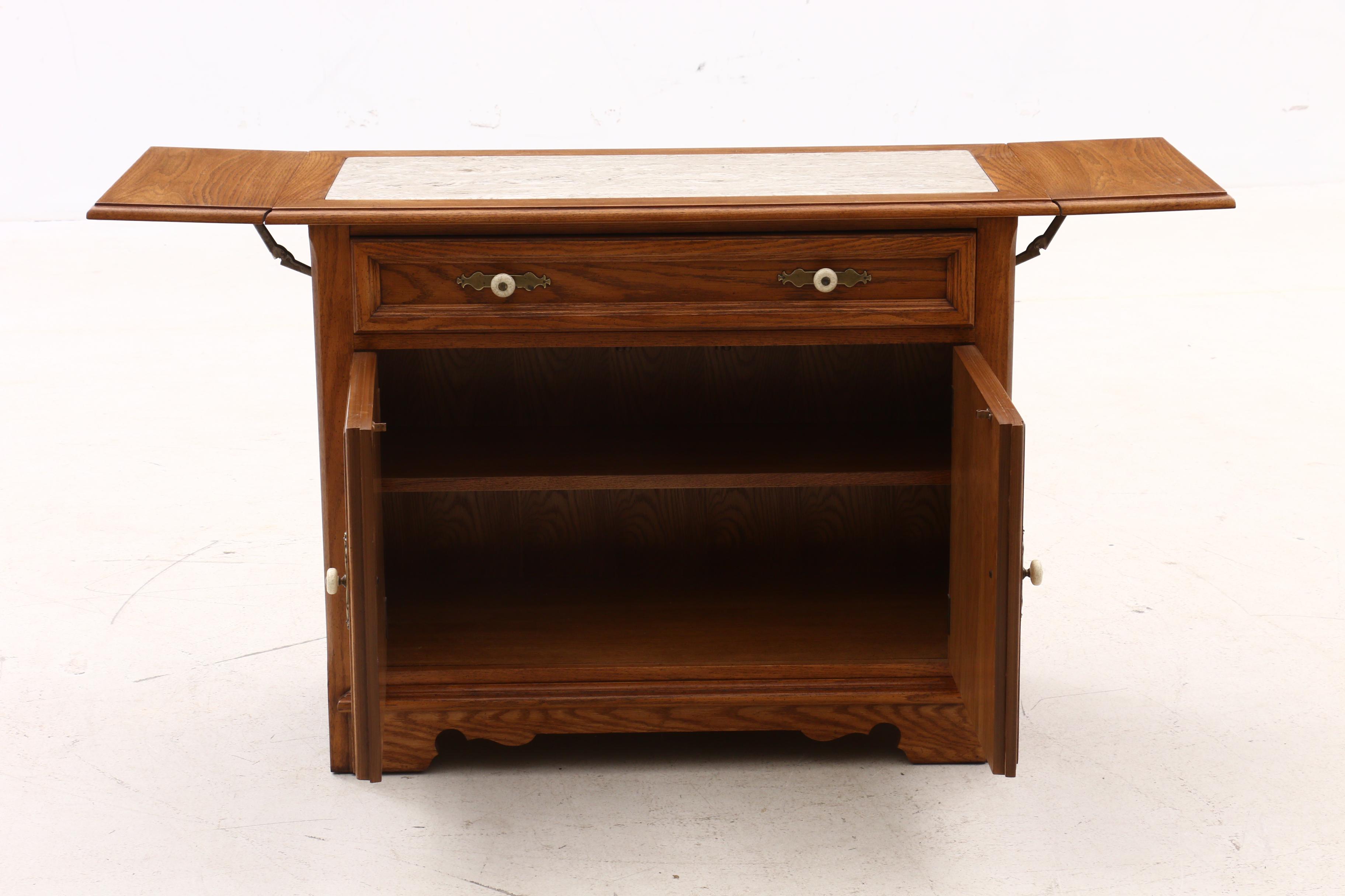 Early American Style Thomasville Oak Drop-Leaf Buffet Server | EBTH