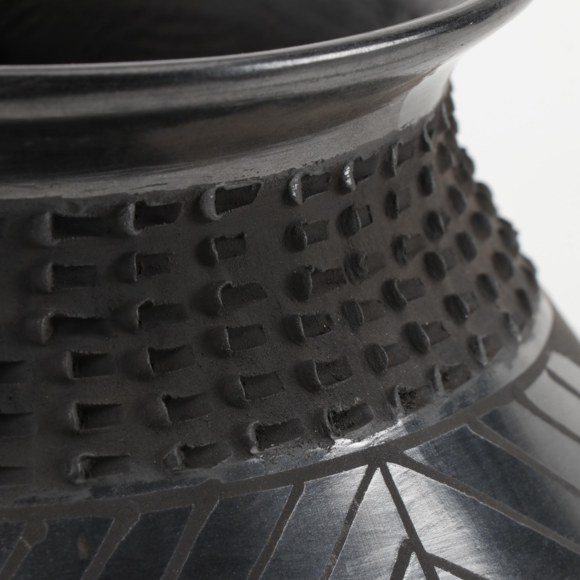 Mario Olivas Mata Ortiz Blackware Pottery Vase | EBTH