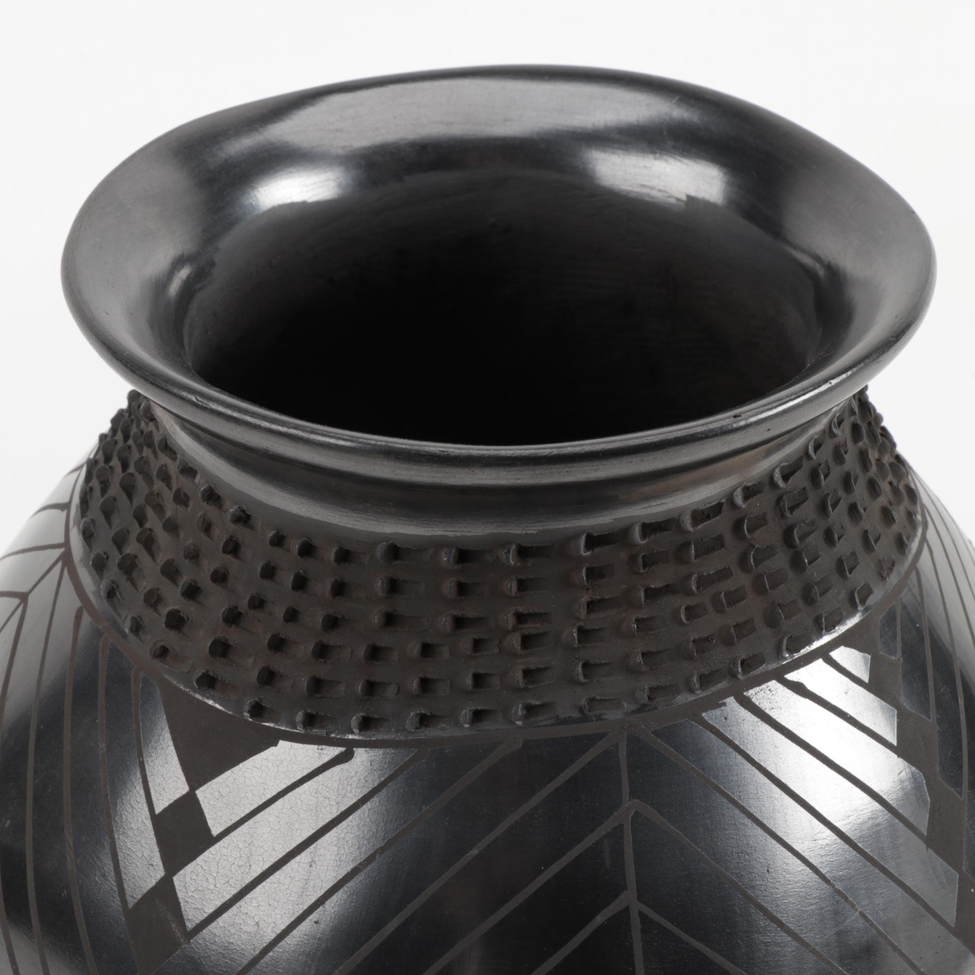 Mario Olivas Mata Ortiz Blackware Pottery Vase | EBTH