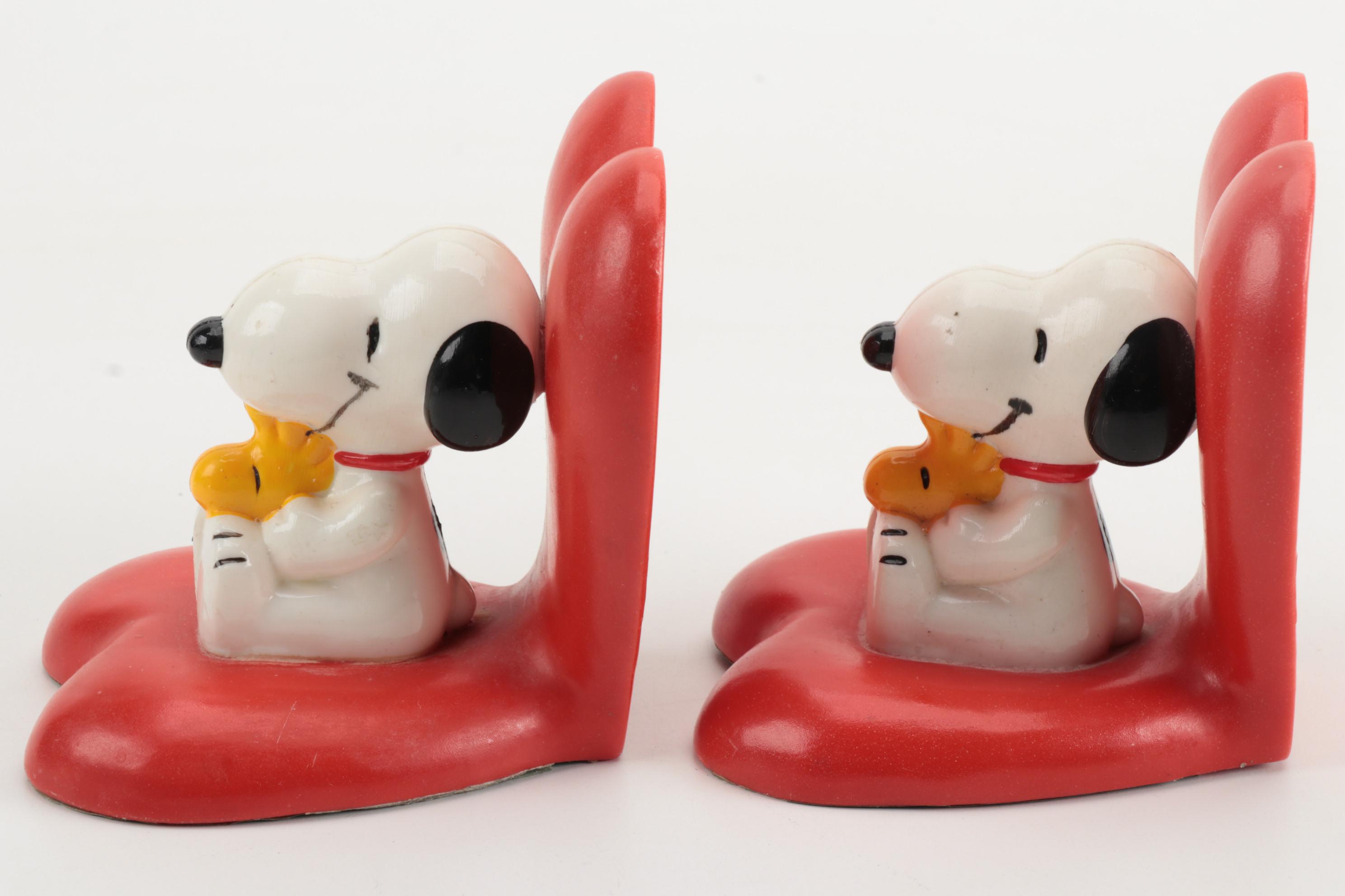 Snoopy and Woodstock Plastic Molded Bookend, 1970s | EBTH