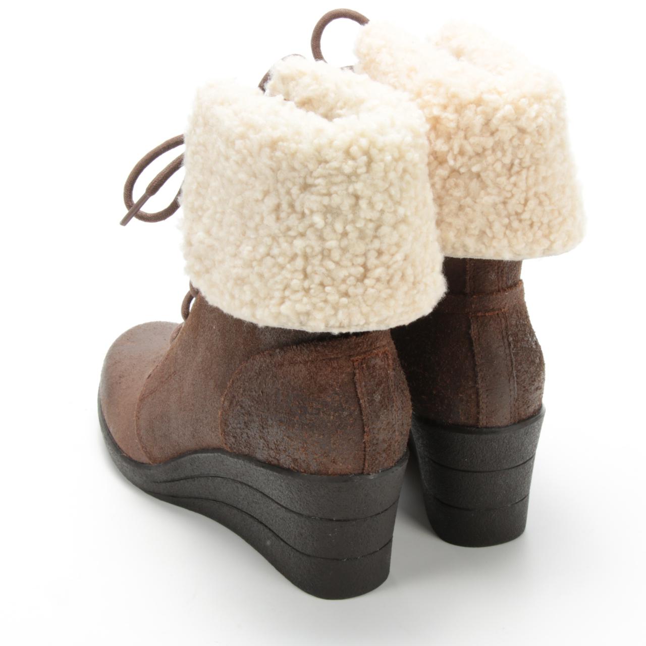 UGG Australia Uptown Zea Leather Lace-Up Shearling Waterproof Boots | EBTH