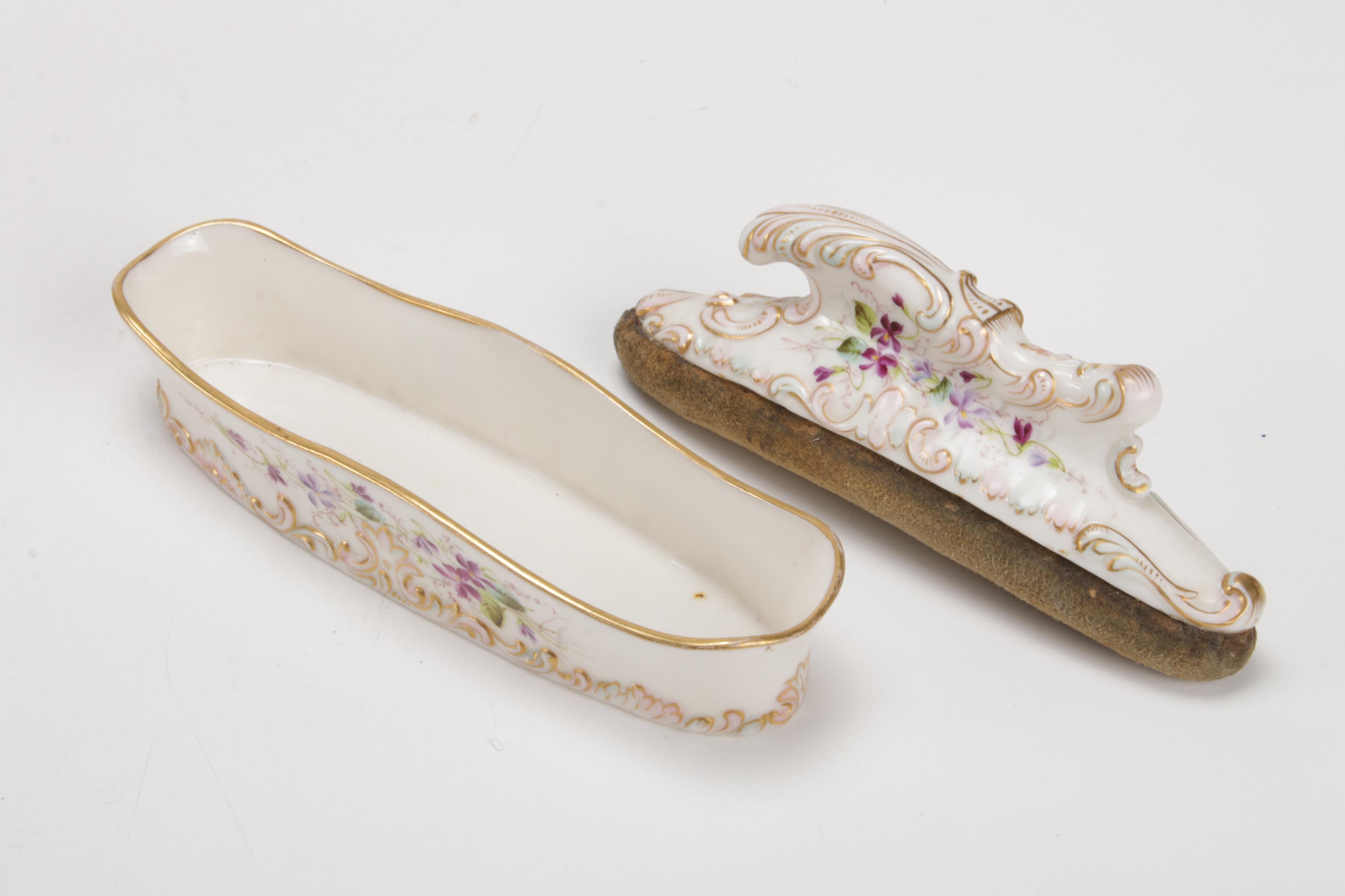 Porcelain Lamp with Figurines and Dish | EBTH