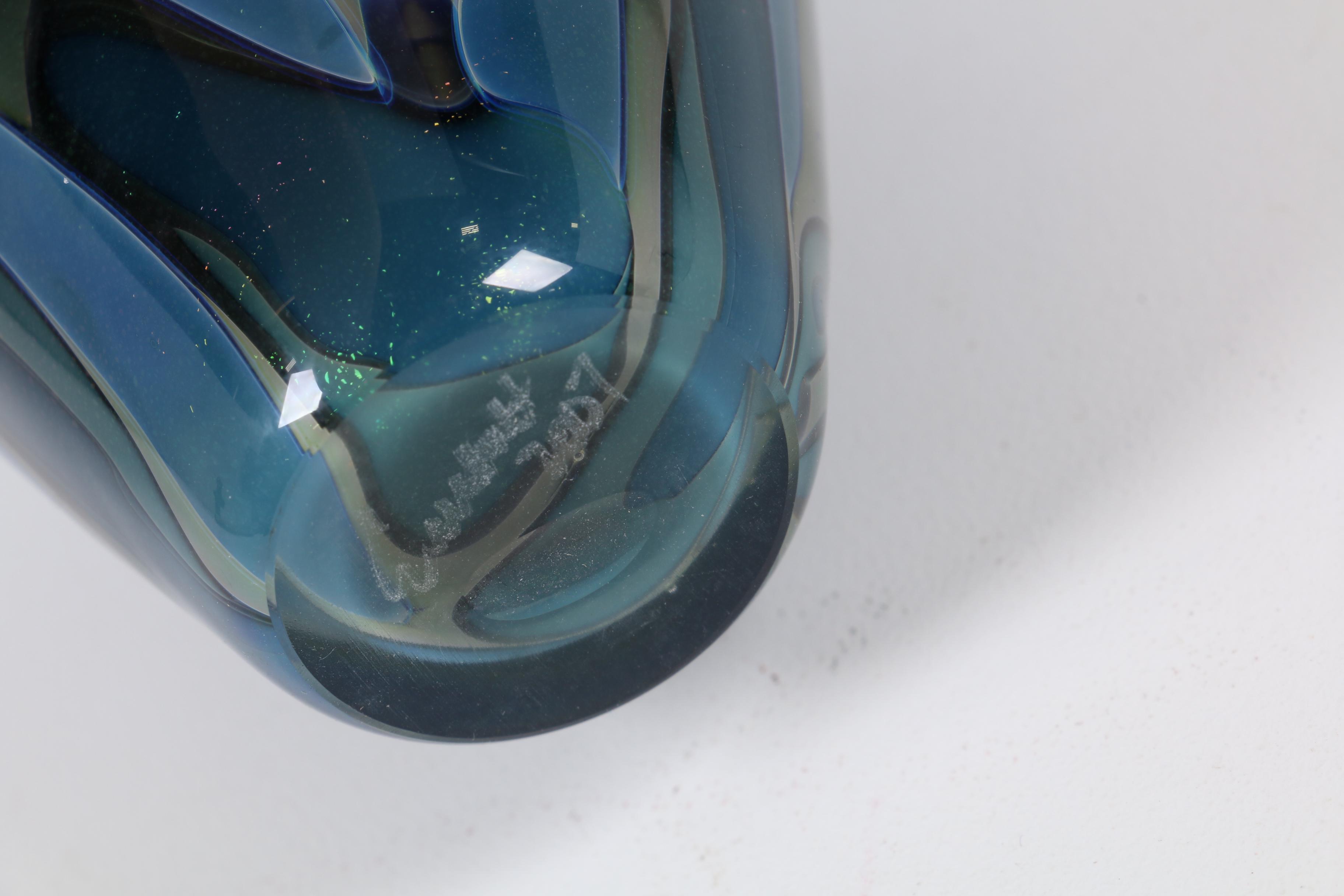 Robert Eickholt Handblown Art Glass Vase, 2007 | EBTH