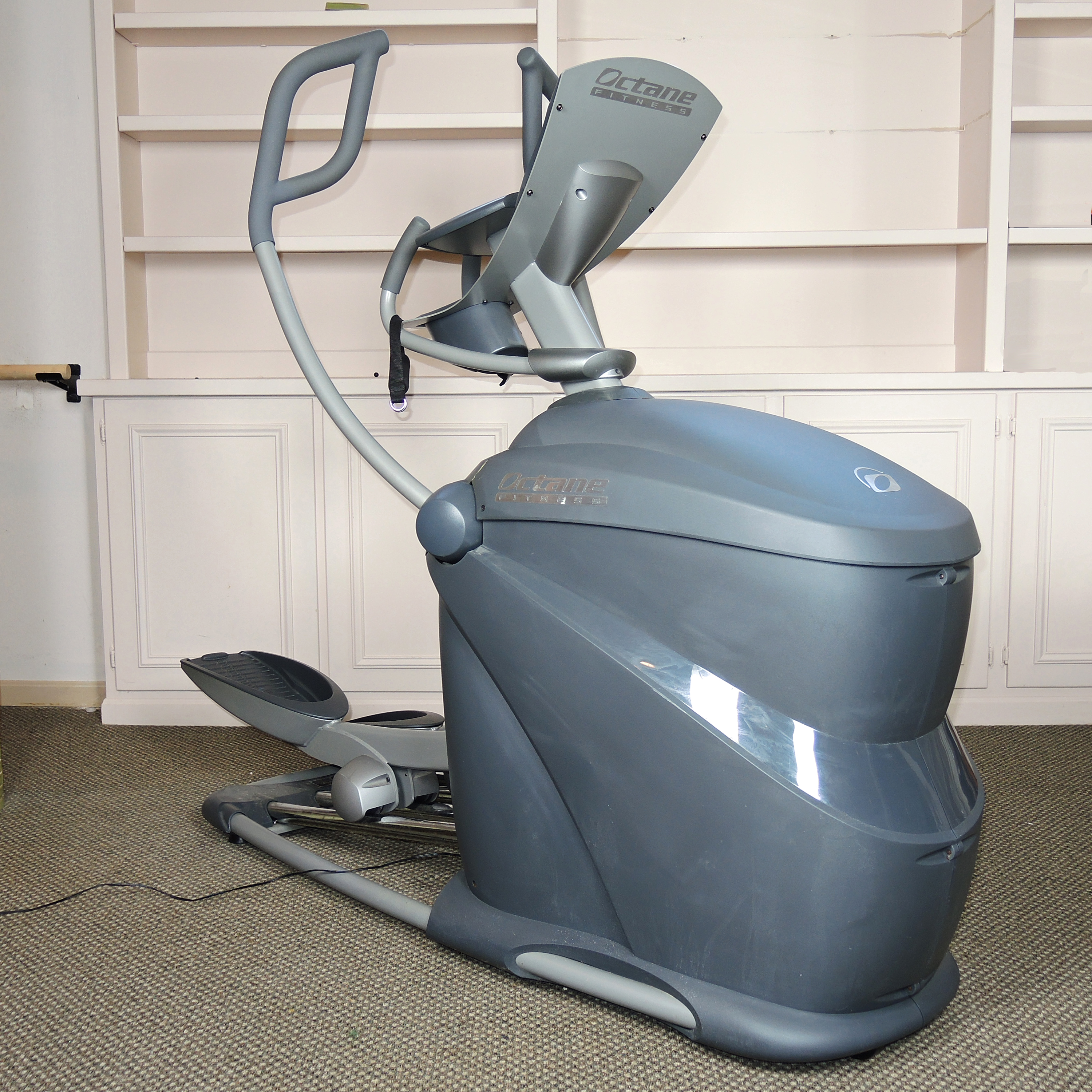 Octane Fitness Elliptical Trainer | EBTH
