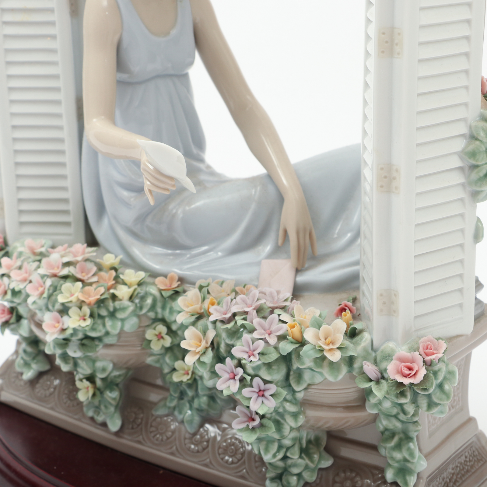 Lladró Privilege "Thinking of Love" Figurine Designed by Marco Antonio ...