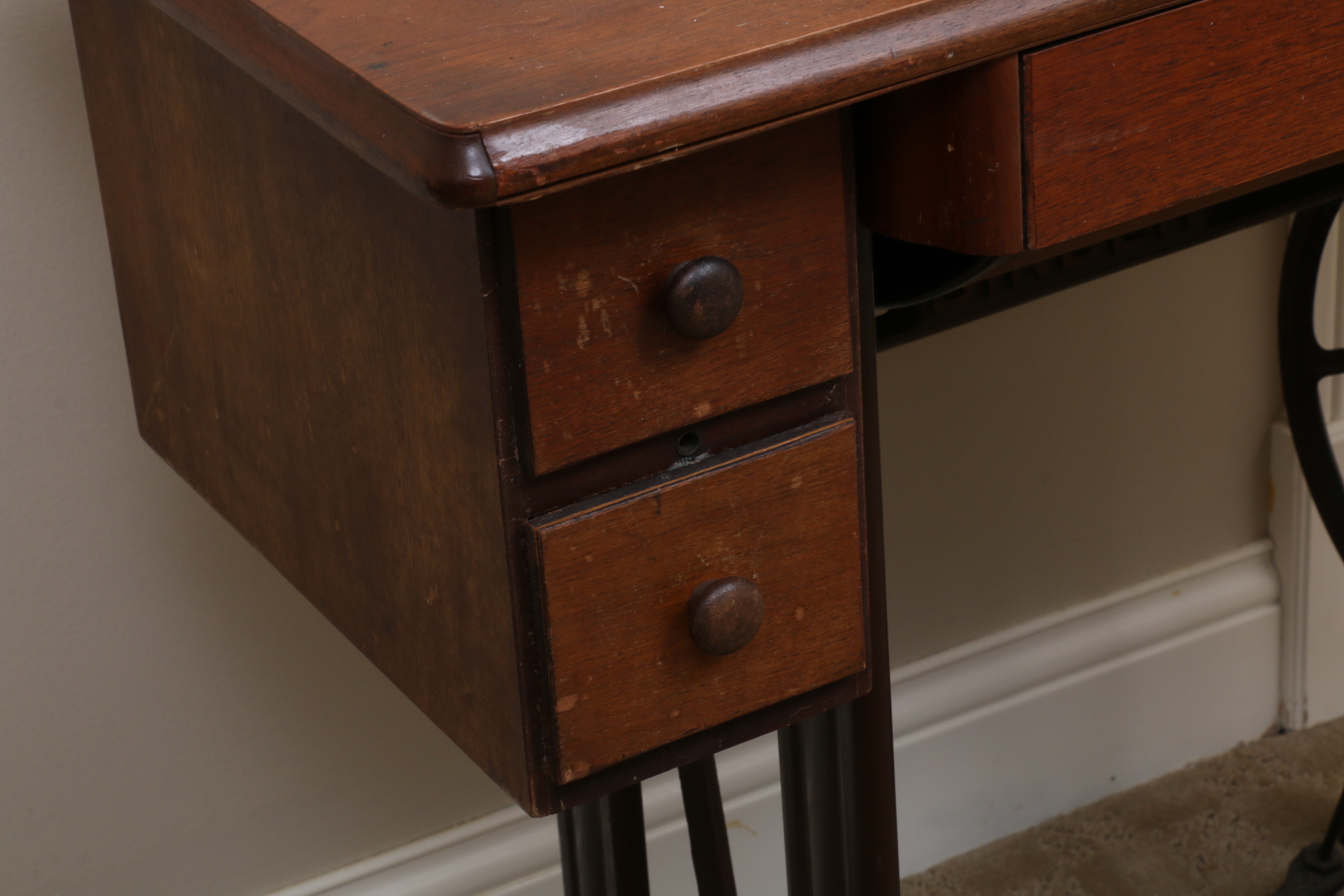 Oak and Cast Iron Singer Sewing Machine and Table, 1937 | Everything ...