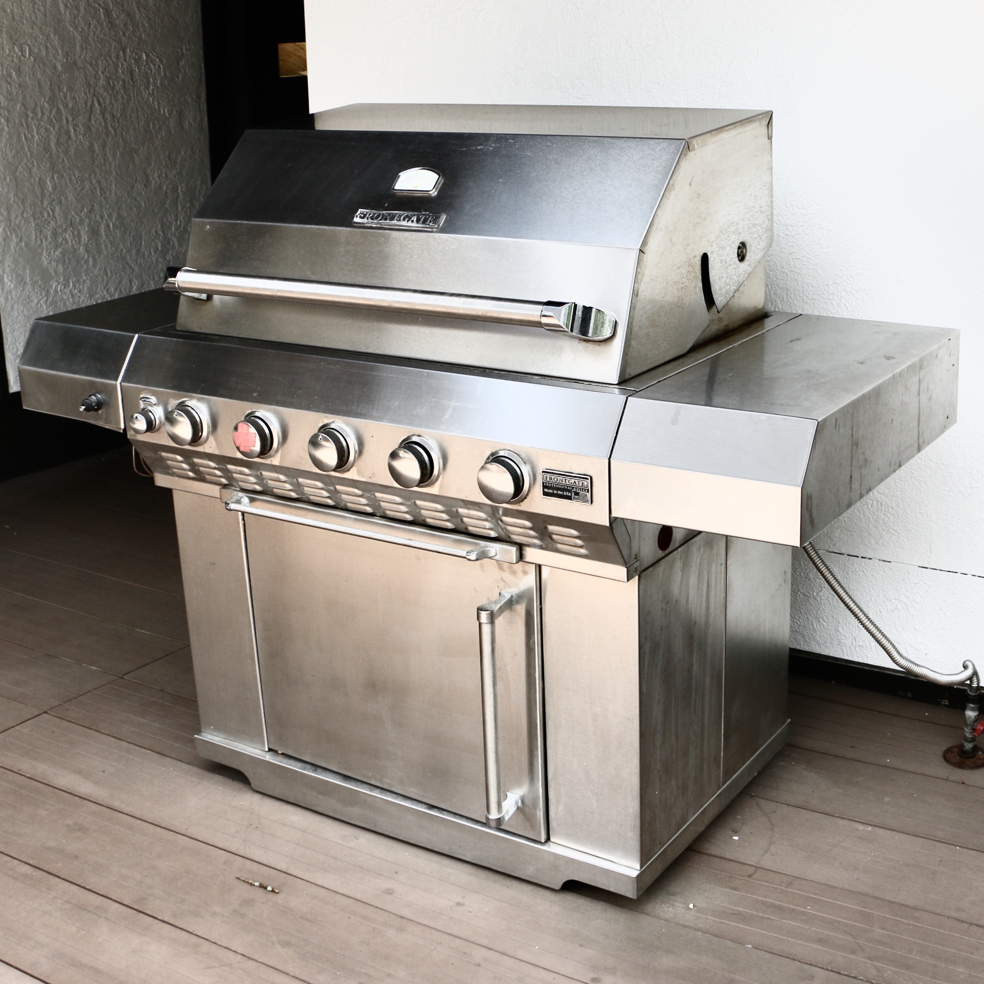 Frontgate Professional Stainless Finish LP Gas Grill with Cover, Tools ...