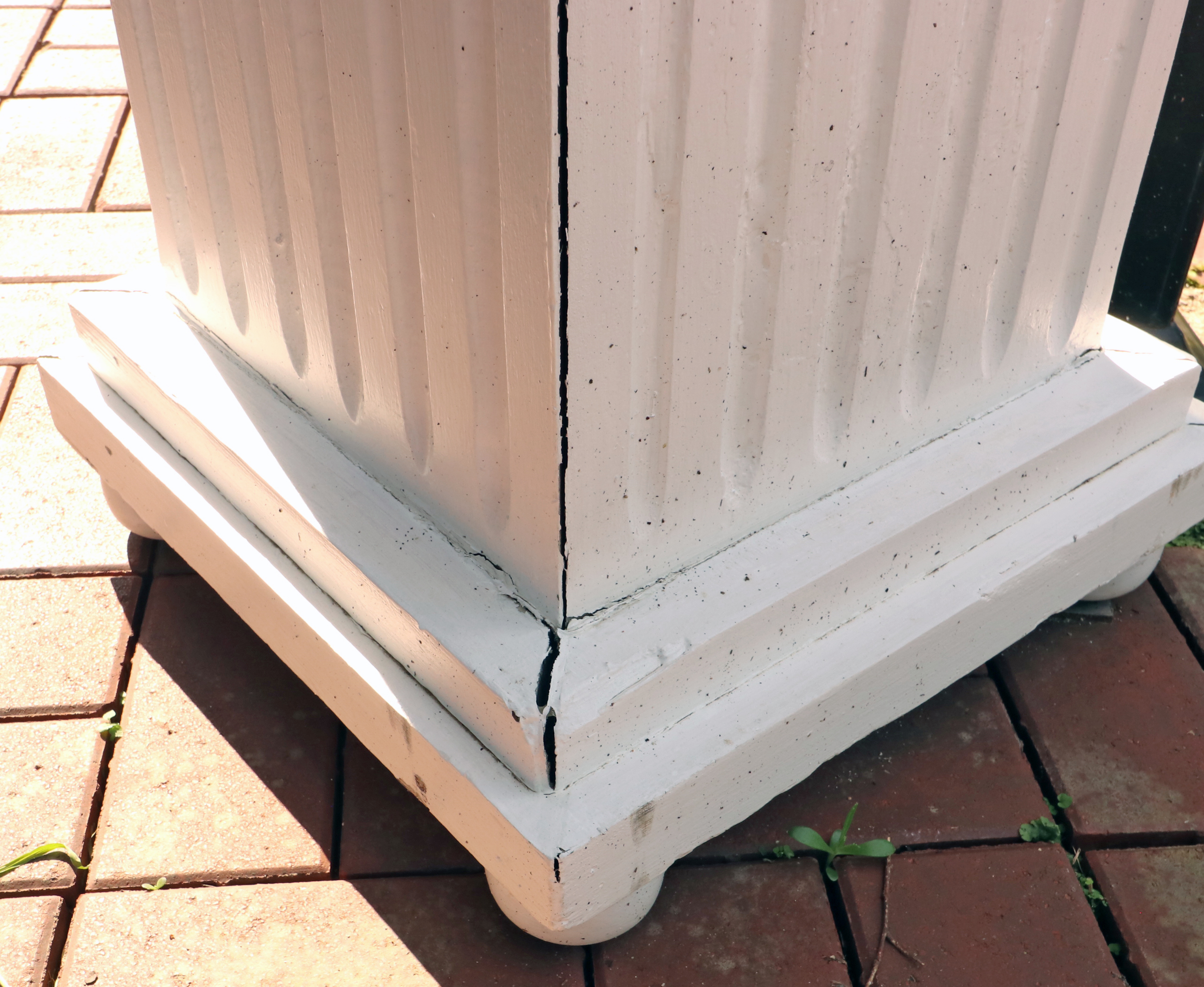 Pair of Painted Wood Fluted Pillar Columns with Planters | EBTH