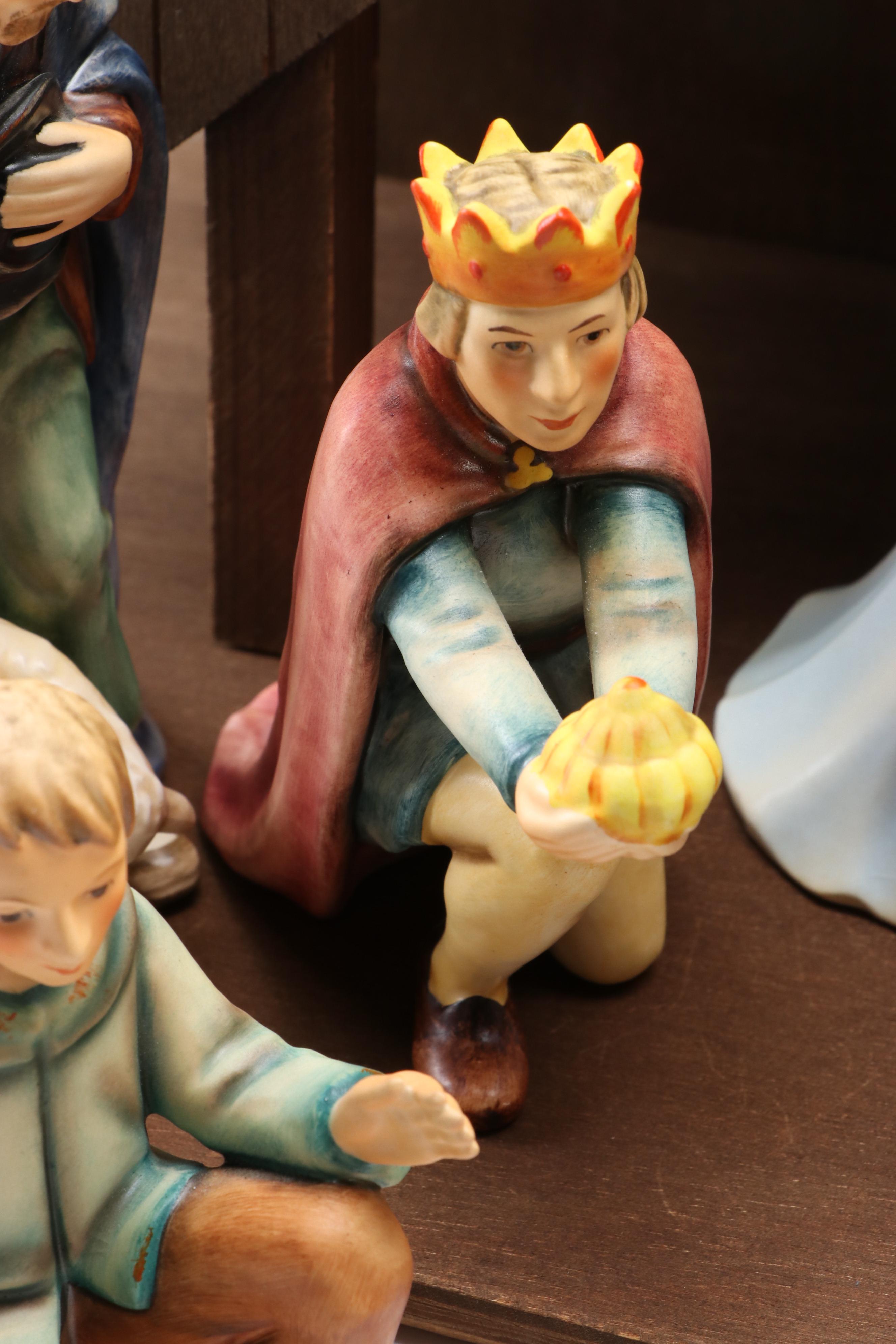 Goebel Hummel Porcelain Nativity Set with Wood Crèche Stable | EBTH