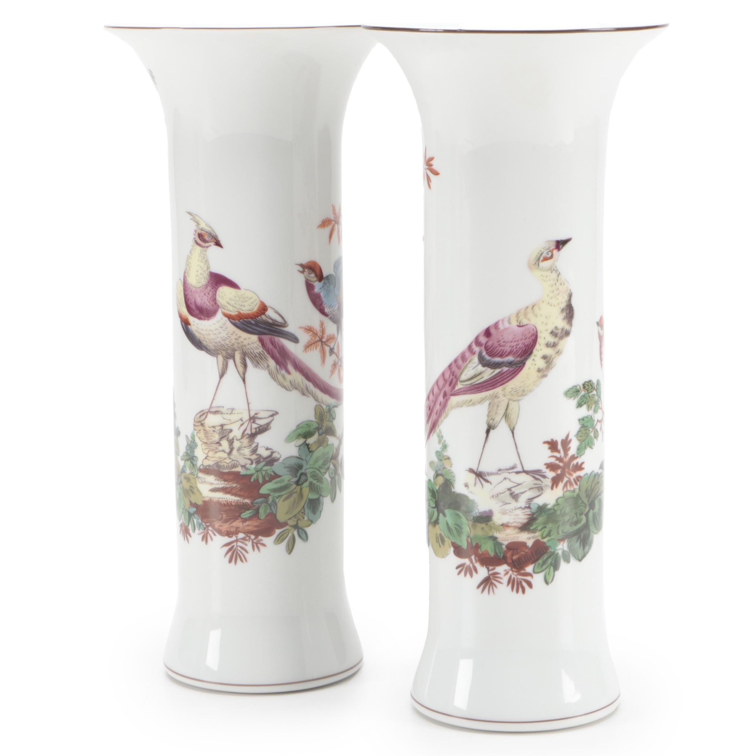 Pair of Mottahedeh Williamsburg Chelsea Bird Porcelain Vases | EBTH