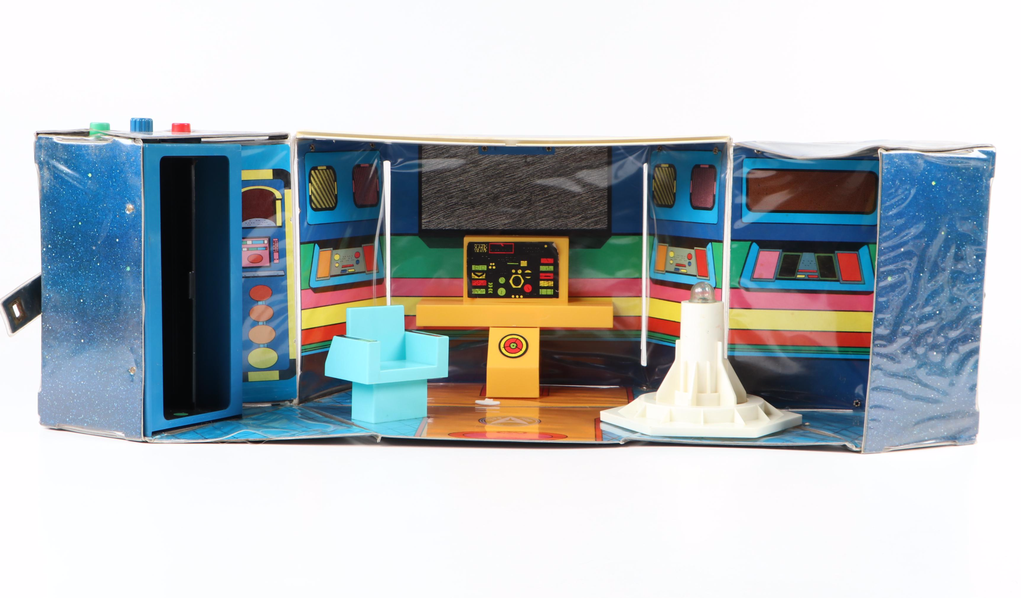 AMT Star Trek Action Playset, U.S.S. Enterprise Model Kit and Action ...