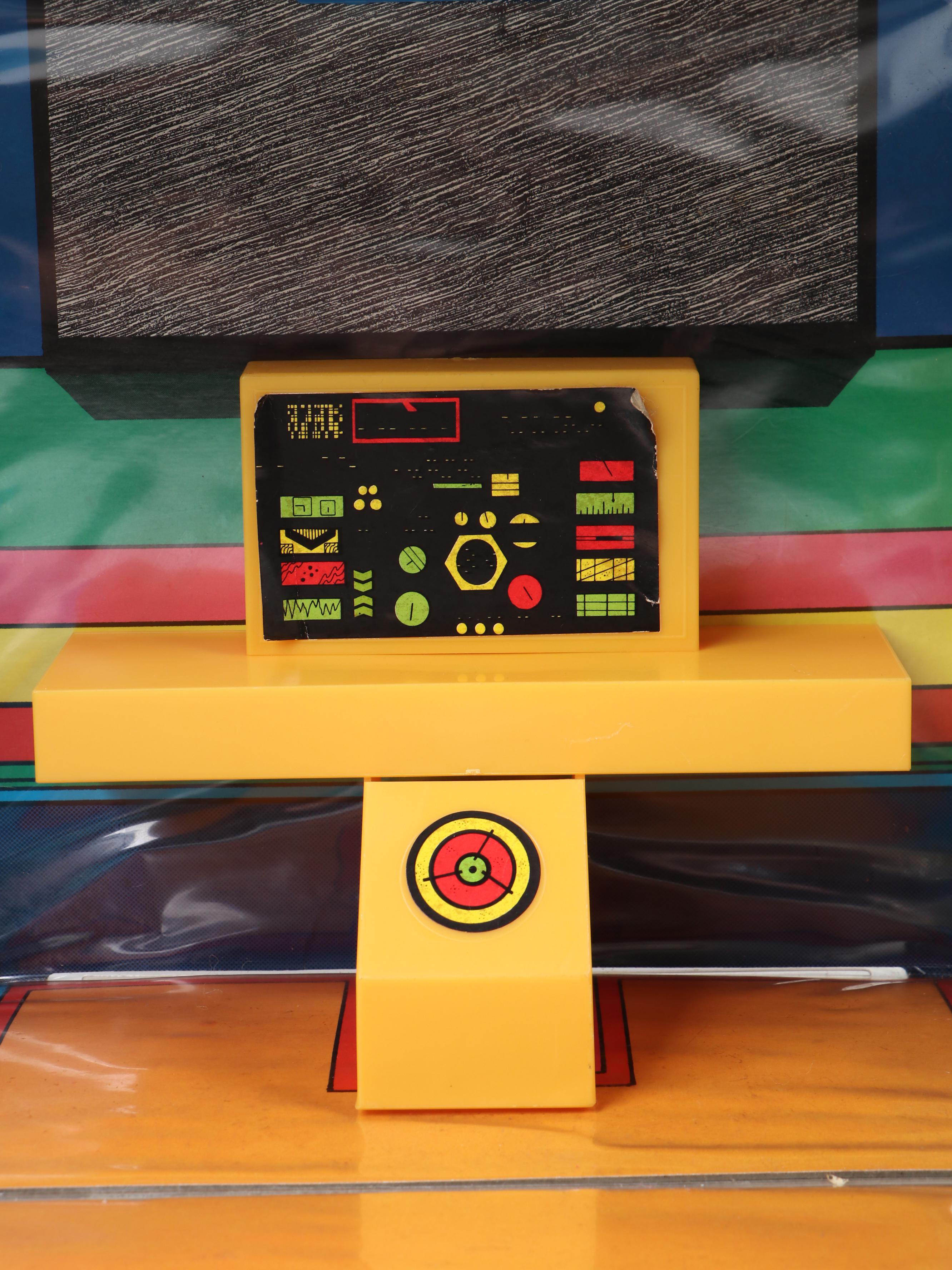 AMT Star Trek Action Playset, U.S.S. Enterprise Model Kit and Action ...