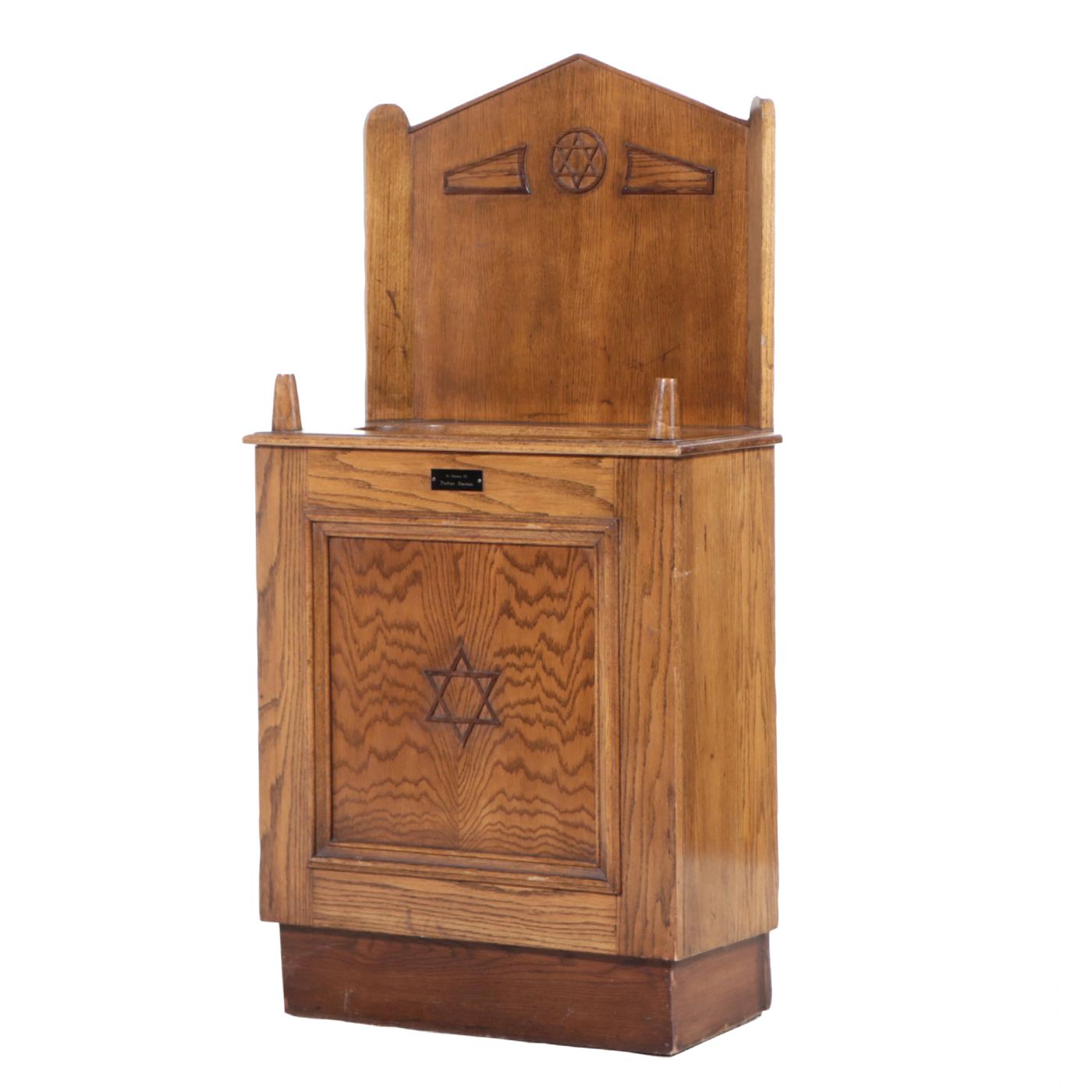 Oak Synagogue Torah Holder from the B’nai Zion Synagogue of Chicago | EBTH