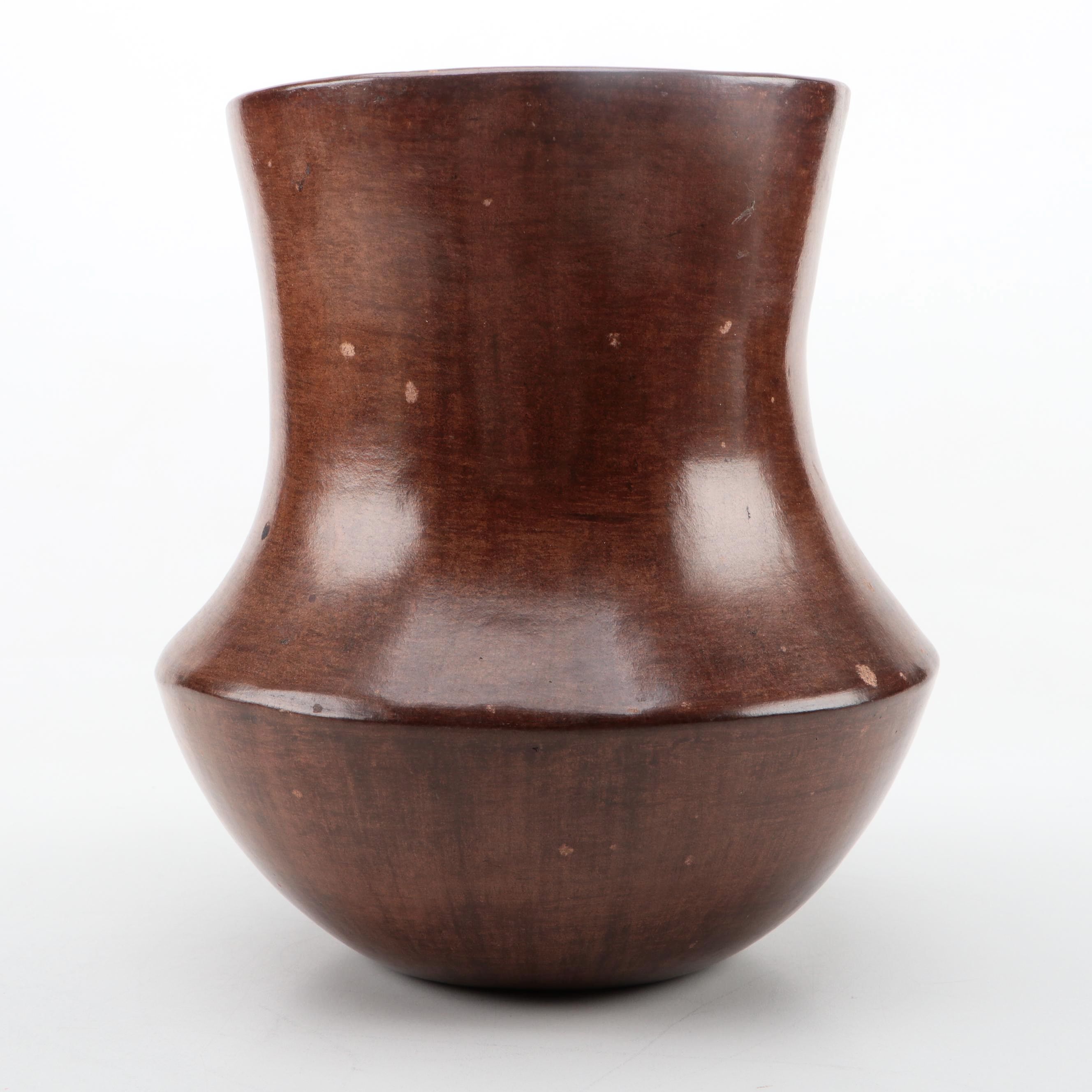 Navajo Pottery Pinon Pitch Vase | EBTH