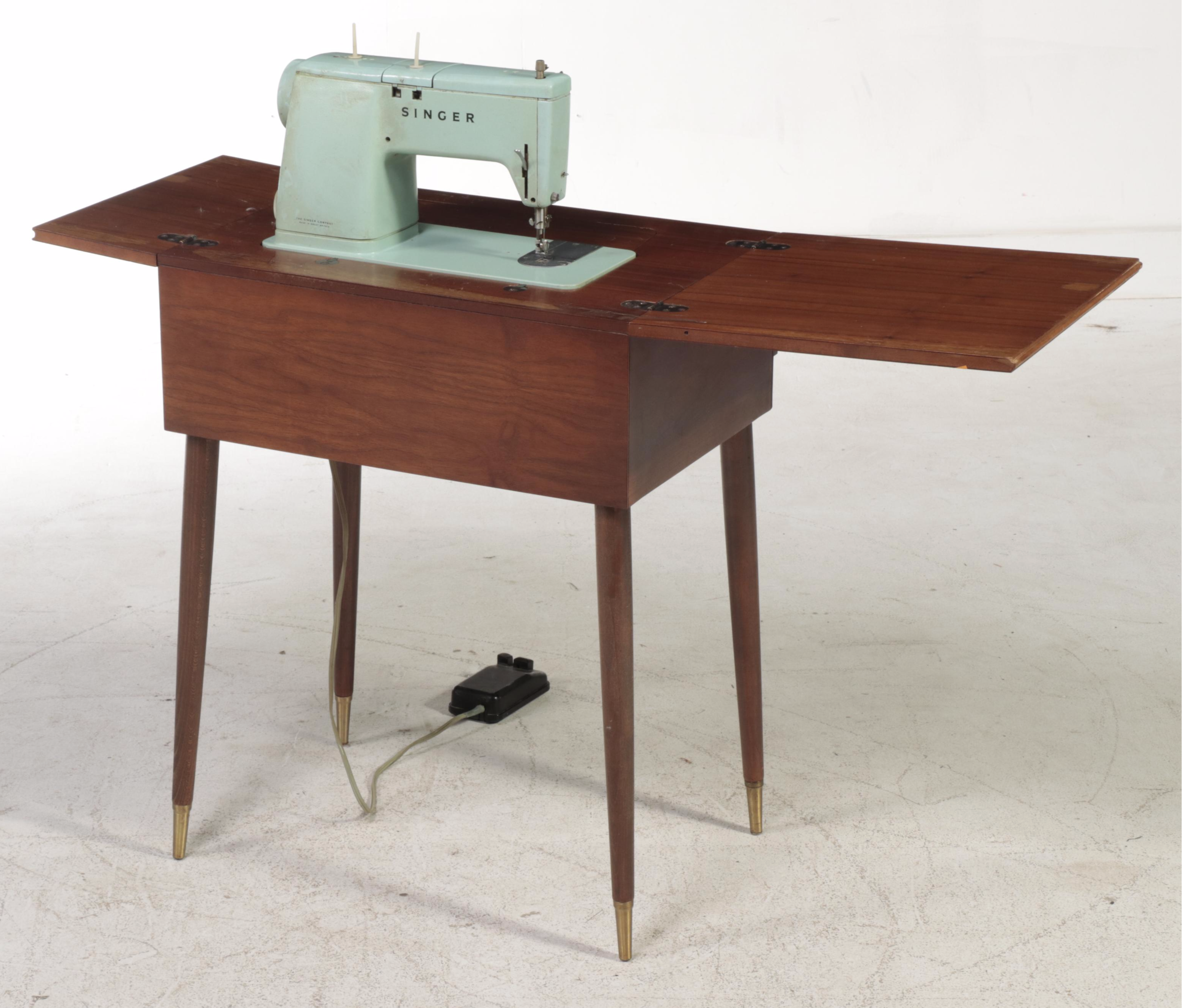 Singer 338 Sewing Machine with Wooden Work Table | EBTH