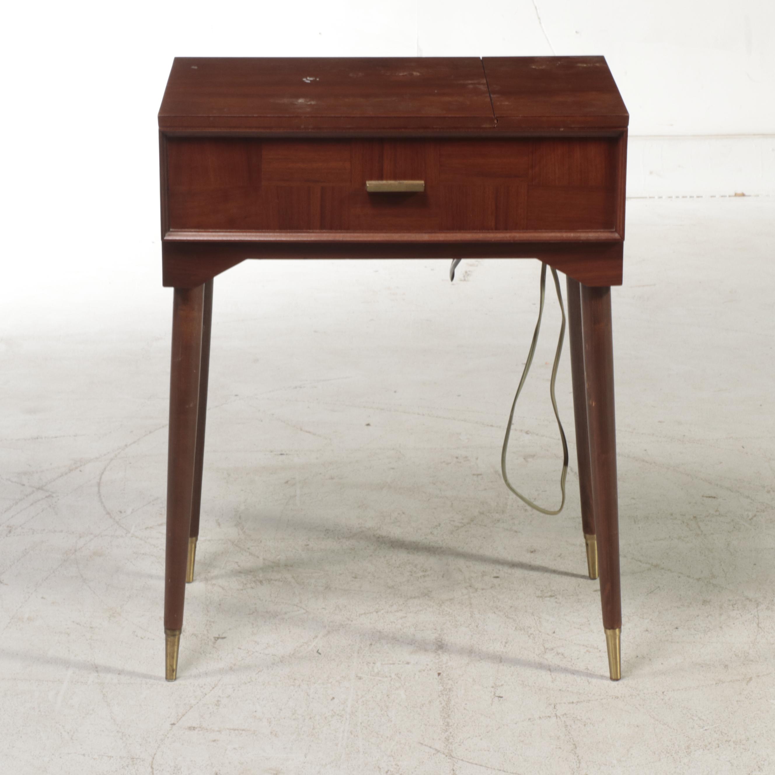 Singer 338 Sewing Machine with Wooden Work Table | EBTH