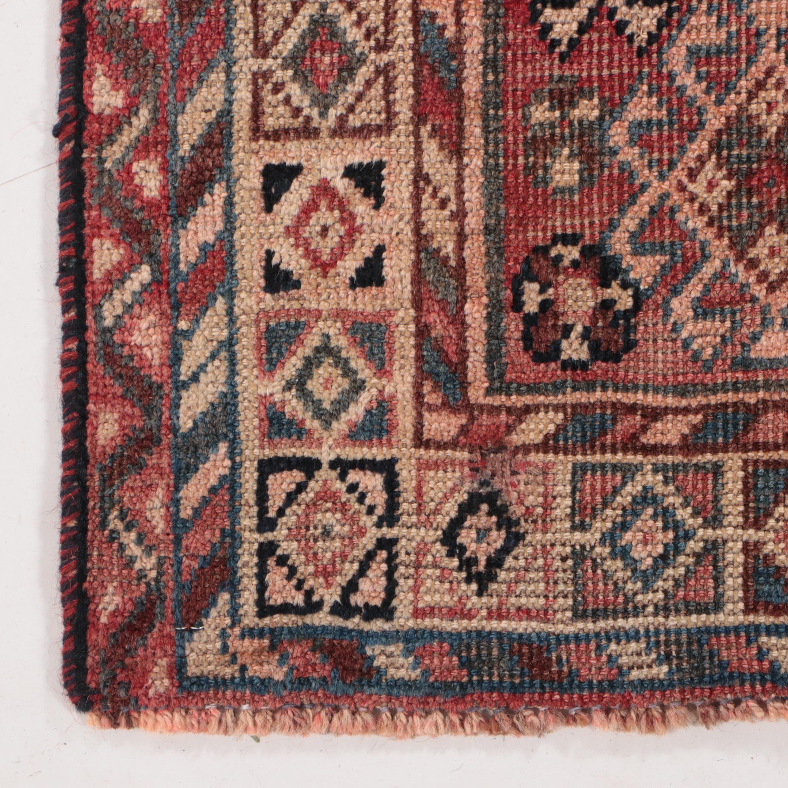 4'5 x 7' Hand-Knotted Persian Shiraz Area Rug | EBTH