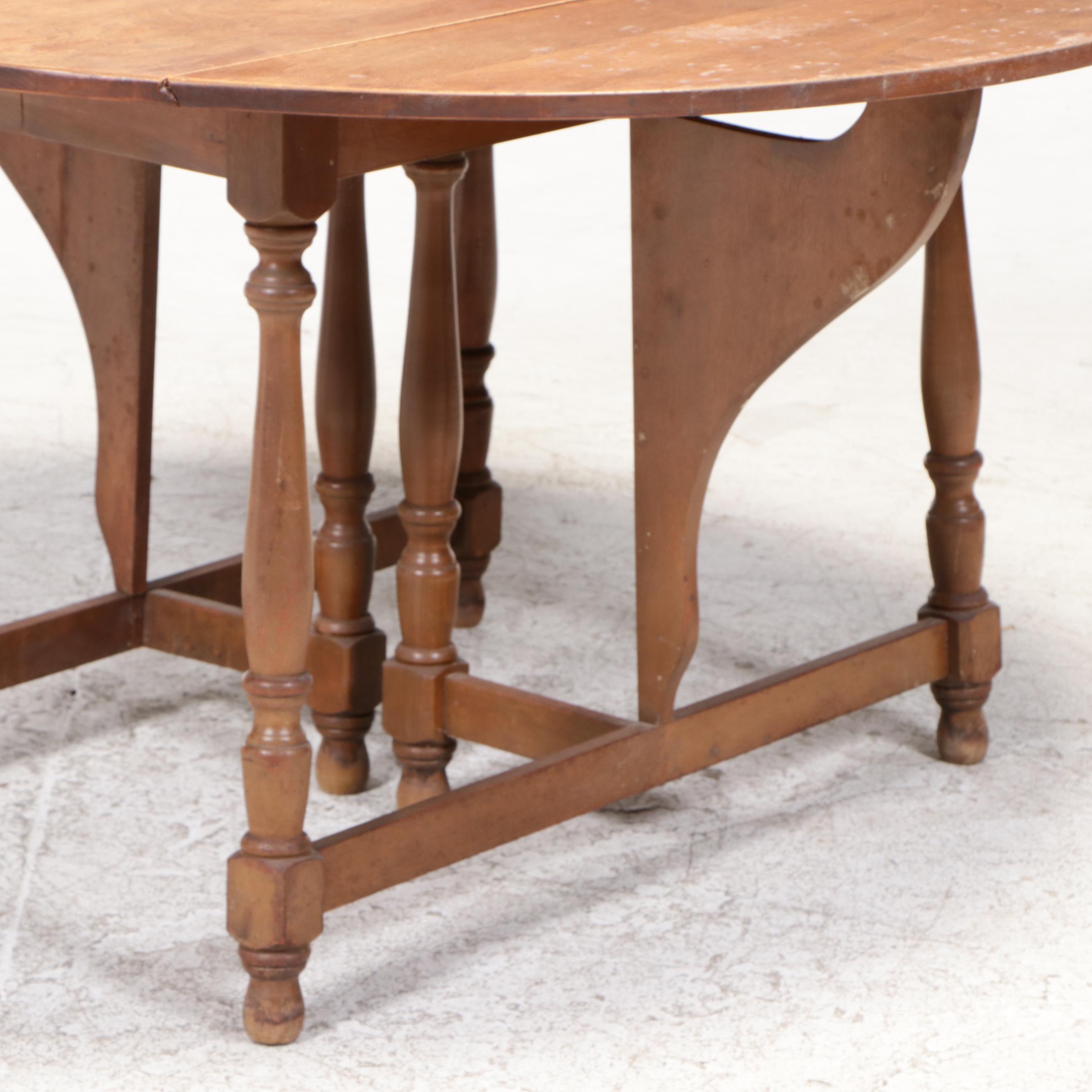 Early American Style Maple and Hardwoods Drop Leaf Table | EBTH