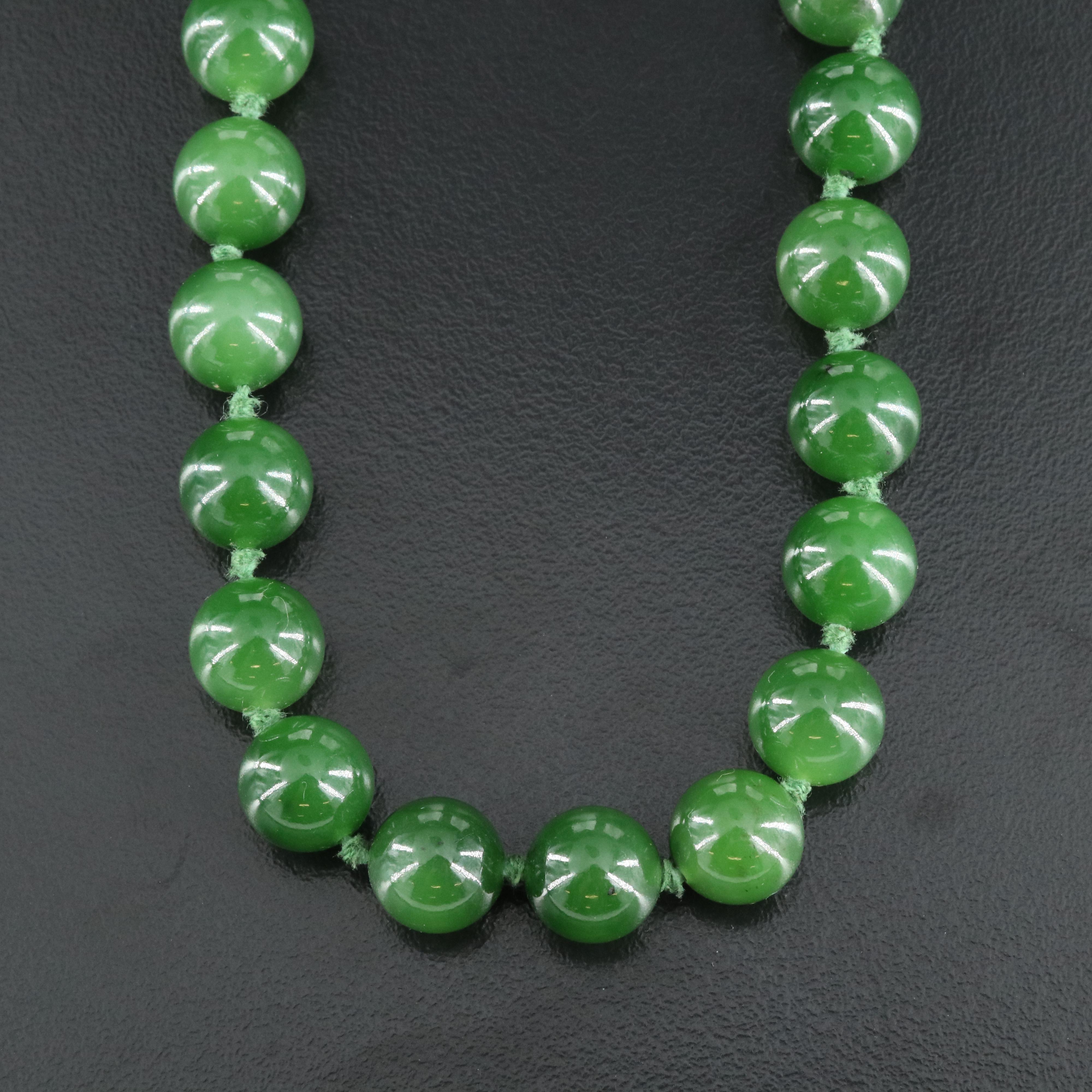 Endless Nephrite Bead Necklace | EBTH
