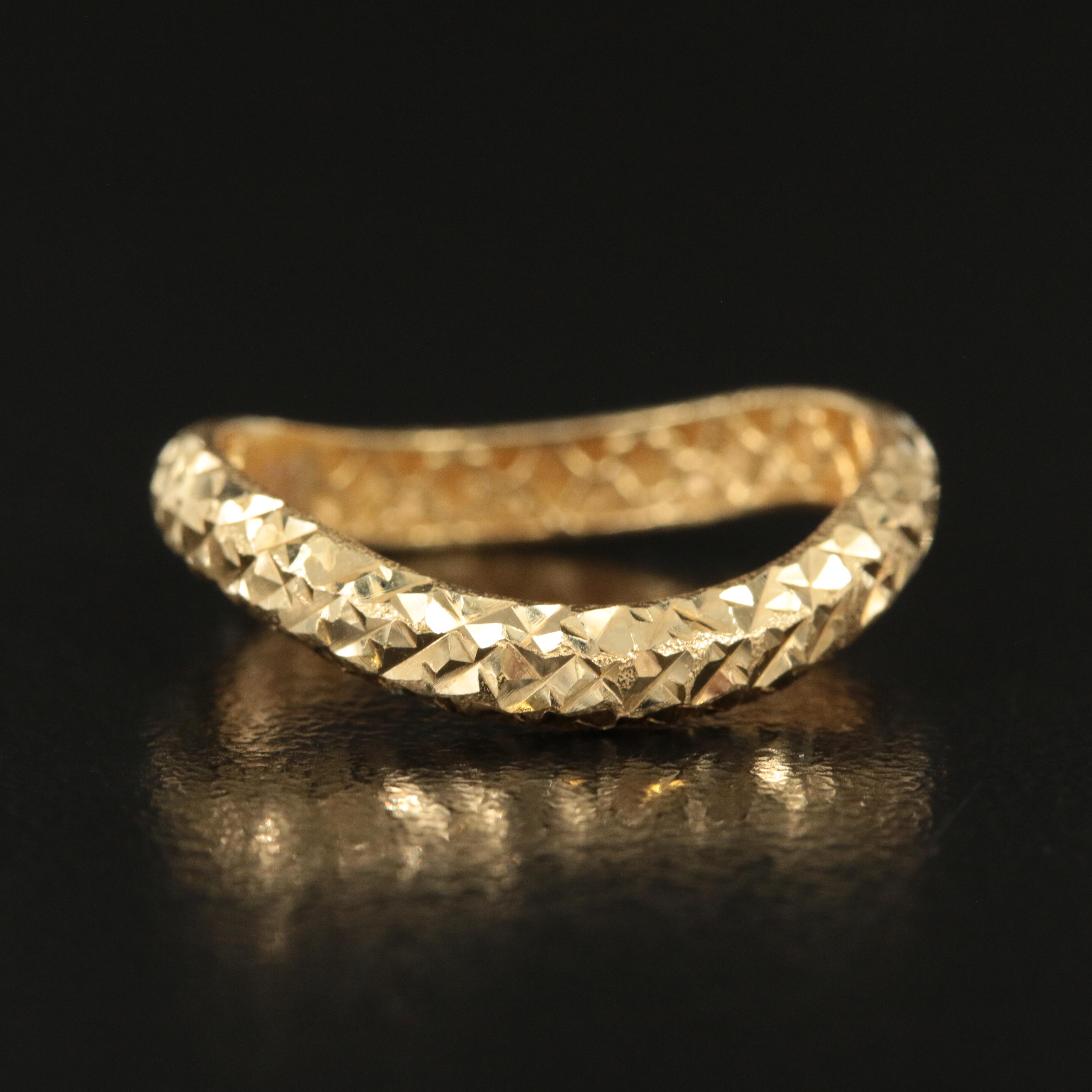 14K Wave Band with Diamond Cut Finish | EBTH