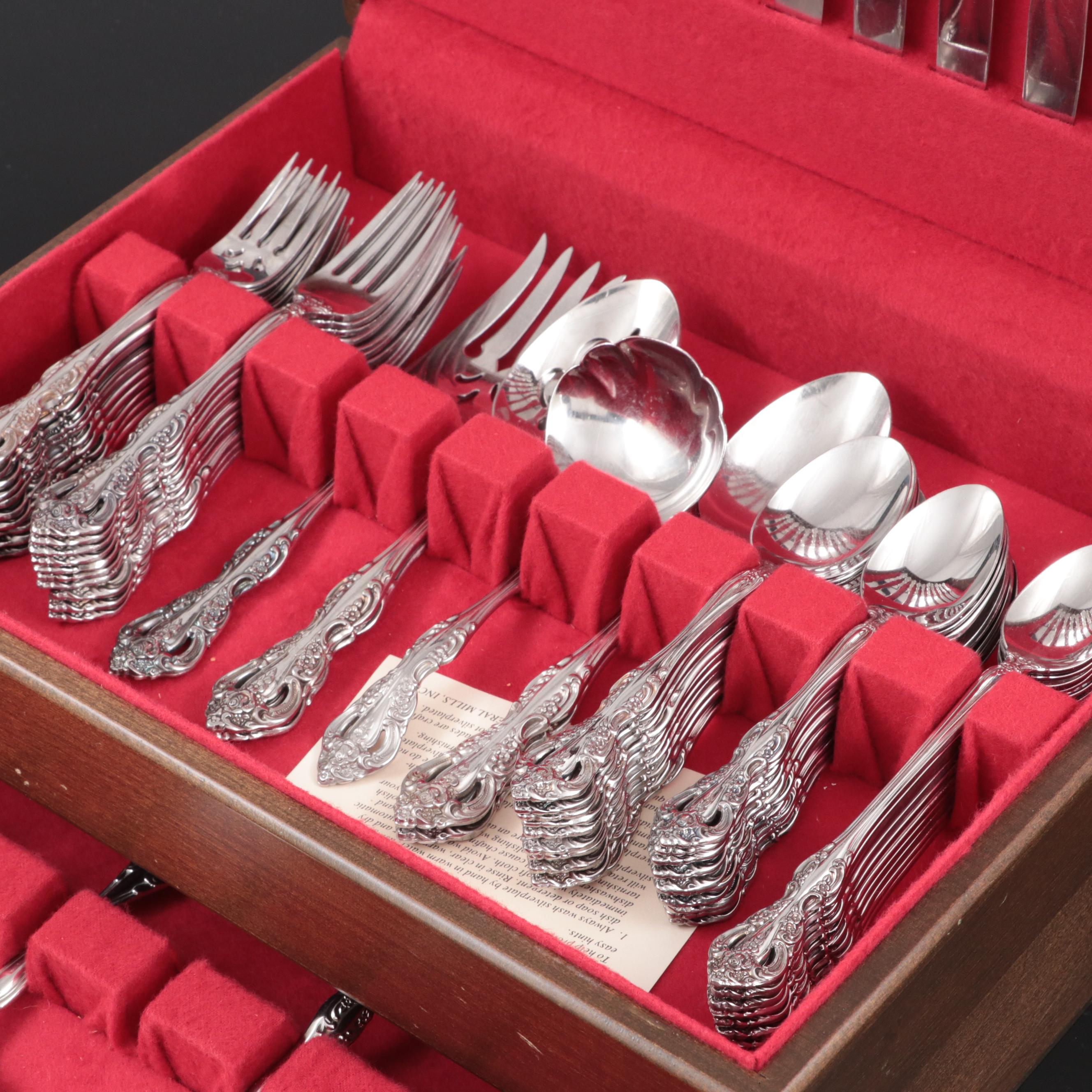 Oneida "Michelangelo" Stainless Steel Flatware in Storage Chest | EBTH