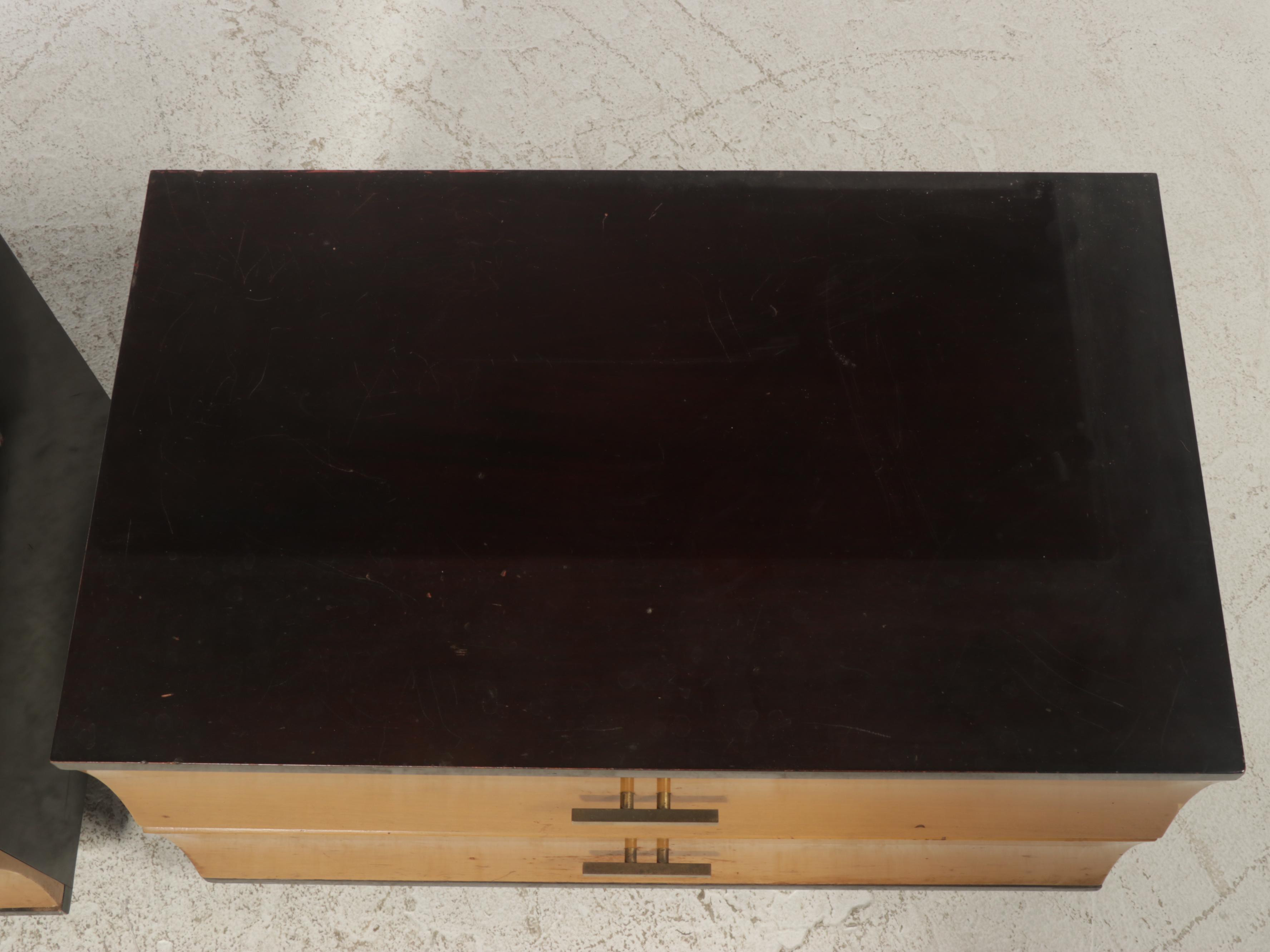 Pair of Mid Century Modern Two-Tone Mahogany Bedside Chests | EBTH