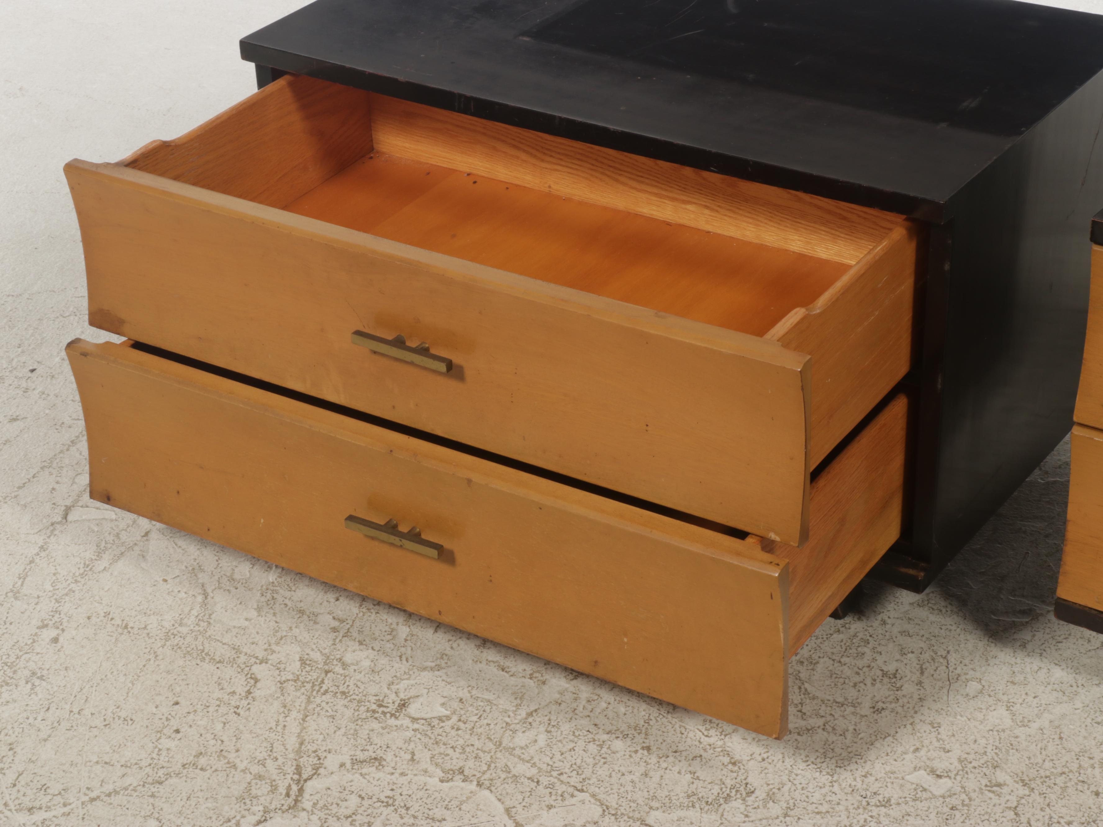 Pair of Mid Century Modern Two-Tone Mahogany Bedside Chests | EBTH